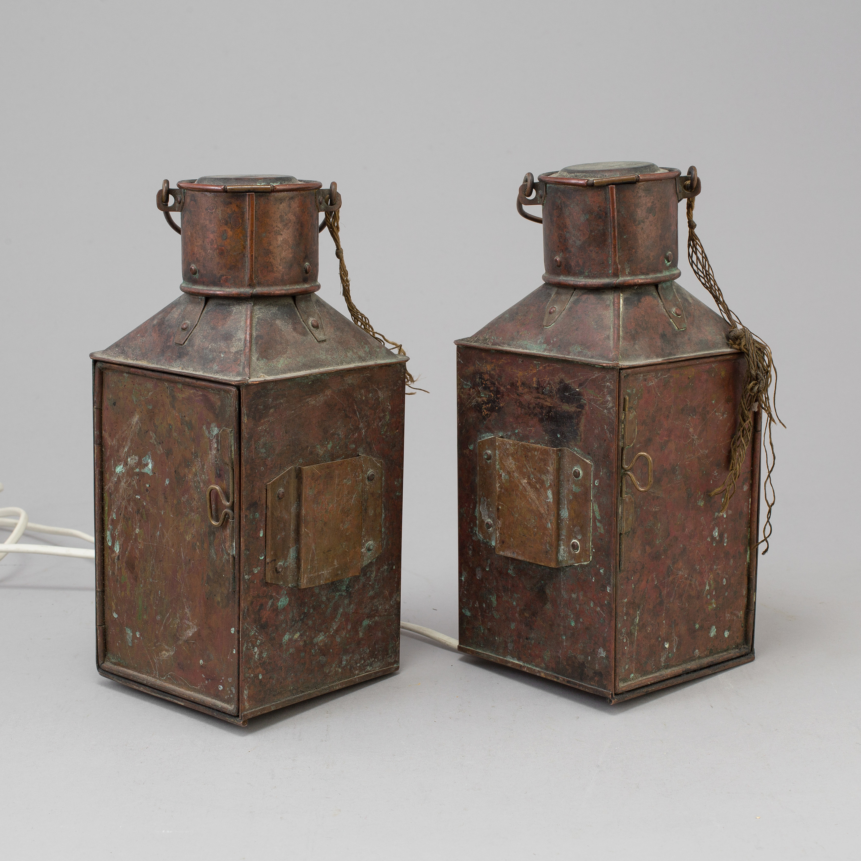 LANTERNOR, ett par, 1900-talets början. - Bukowskis