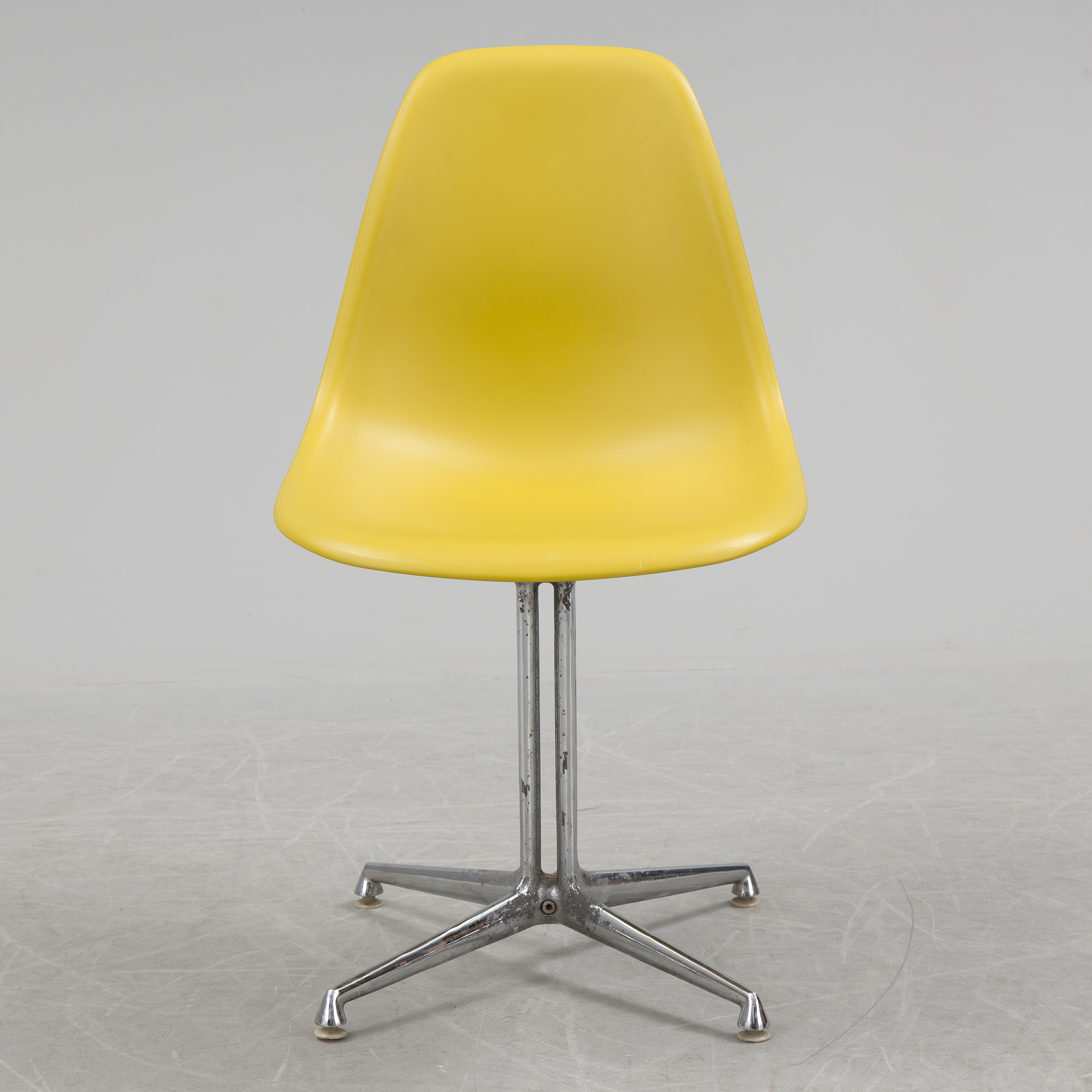 CHARLES & RAY EAMES, stol, "La Fonda", Vitra. - Bukowskis