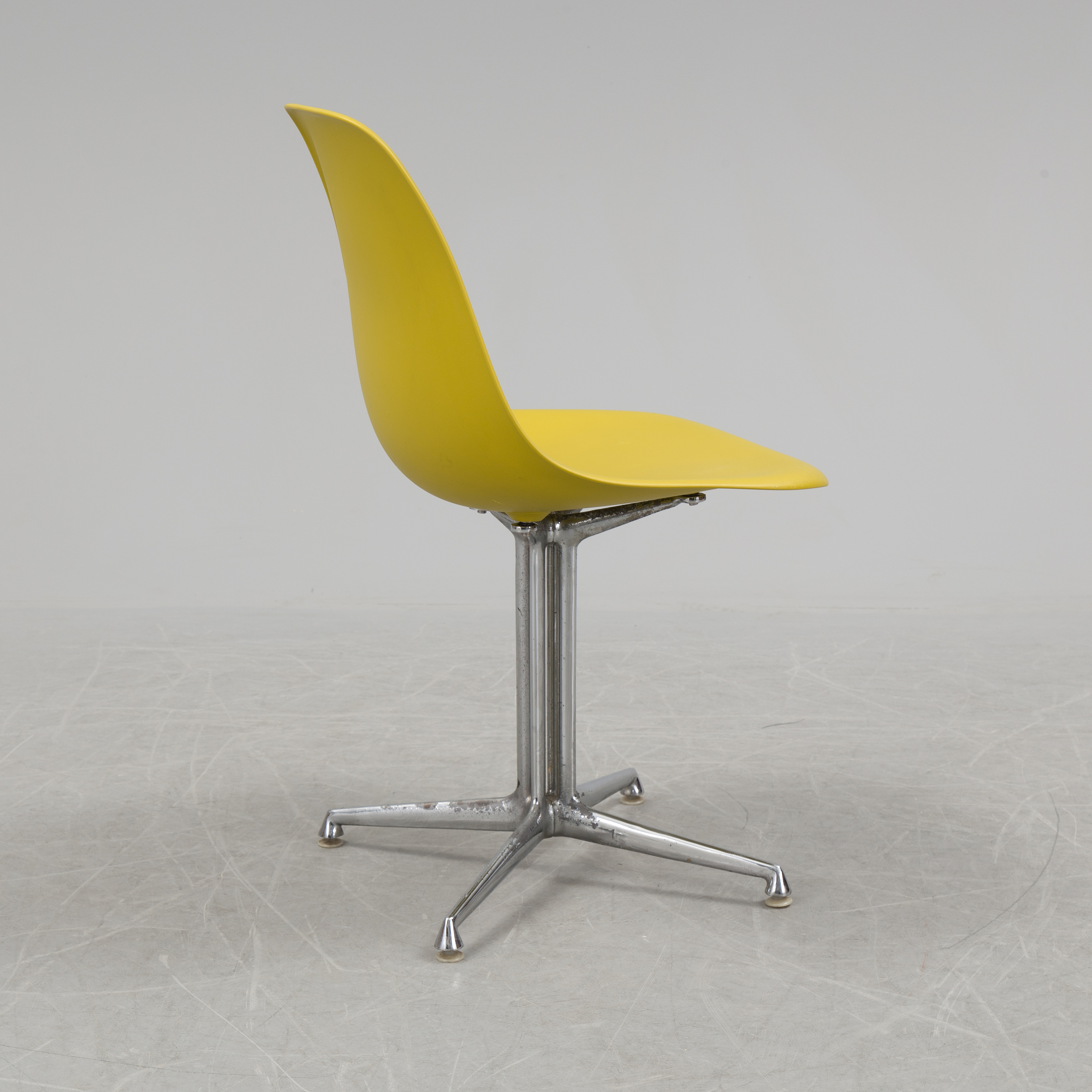 CHARLES & RAY EAMES, stol, "La Fonda", Vitra. - Bukowskis