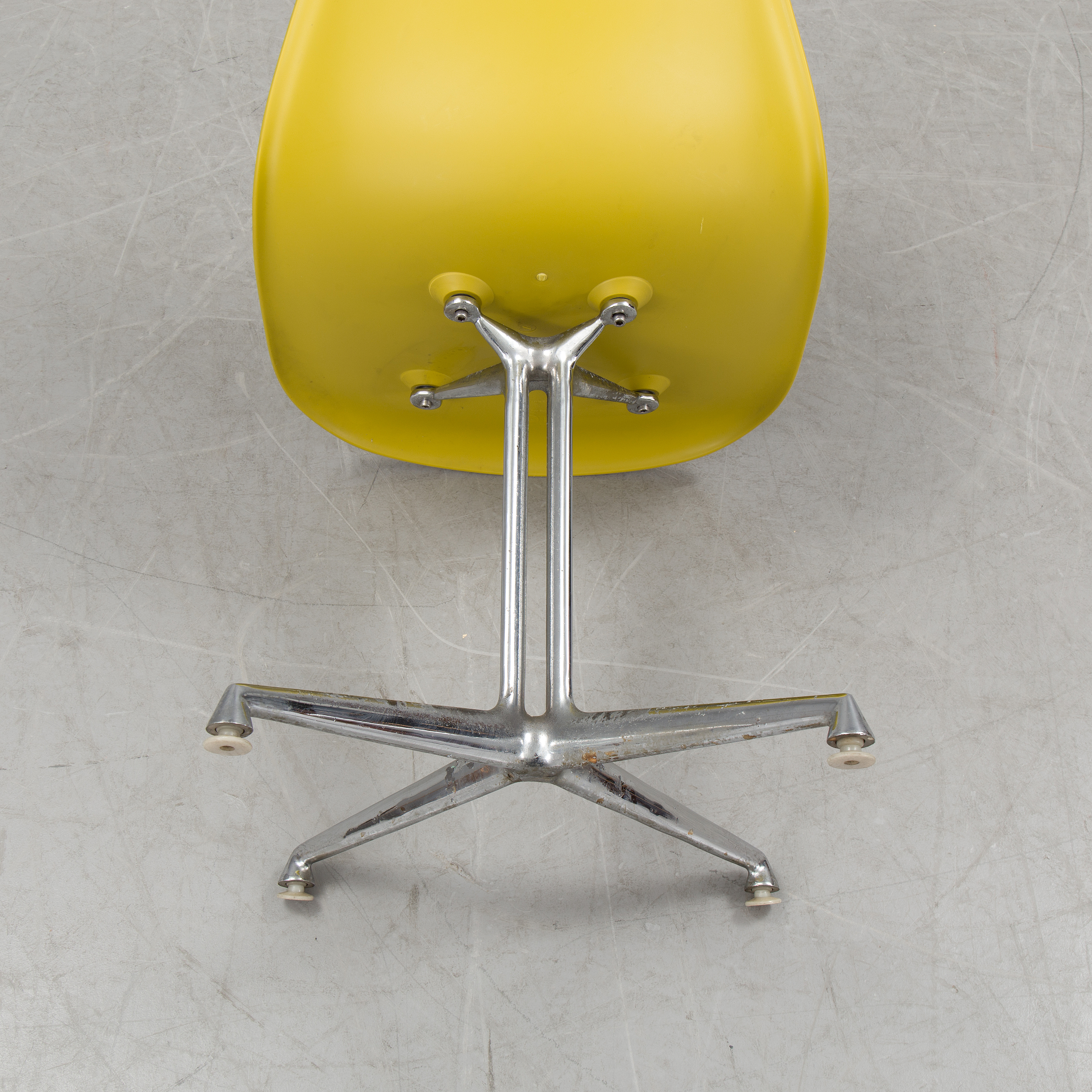 CHARLES & RAY EAMES, stol, "La Fonda", Vitra. - Bukowskis