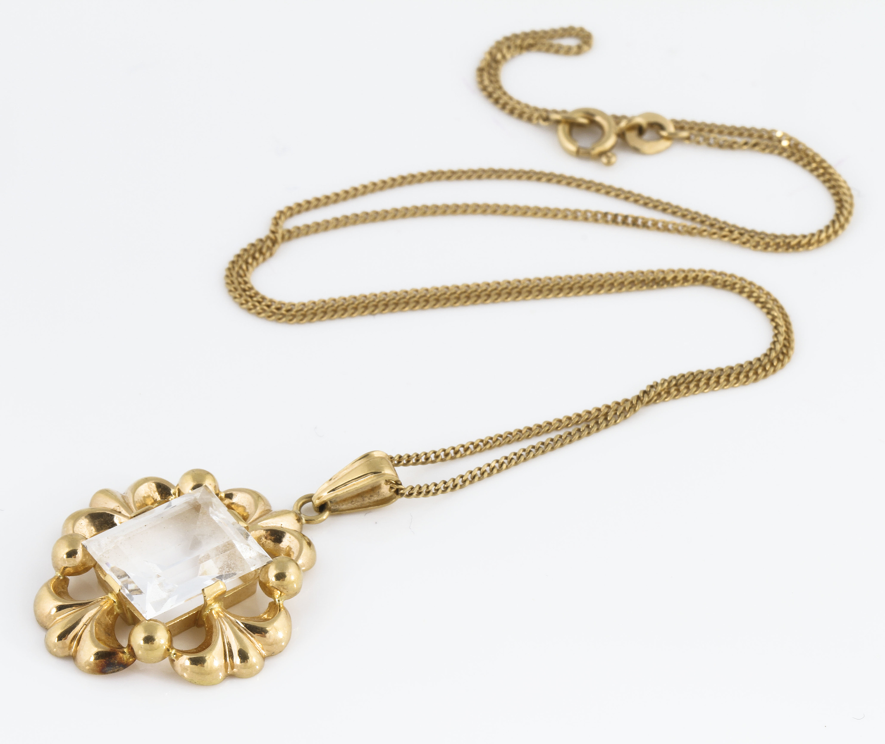 A synthetic spinell pendant by Trege, Göteborg, 1952. - Bukowskis