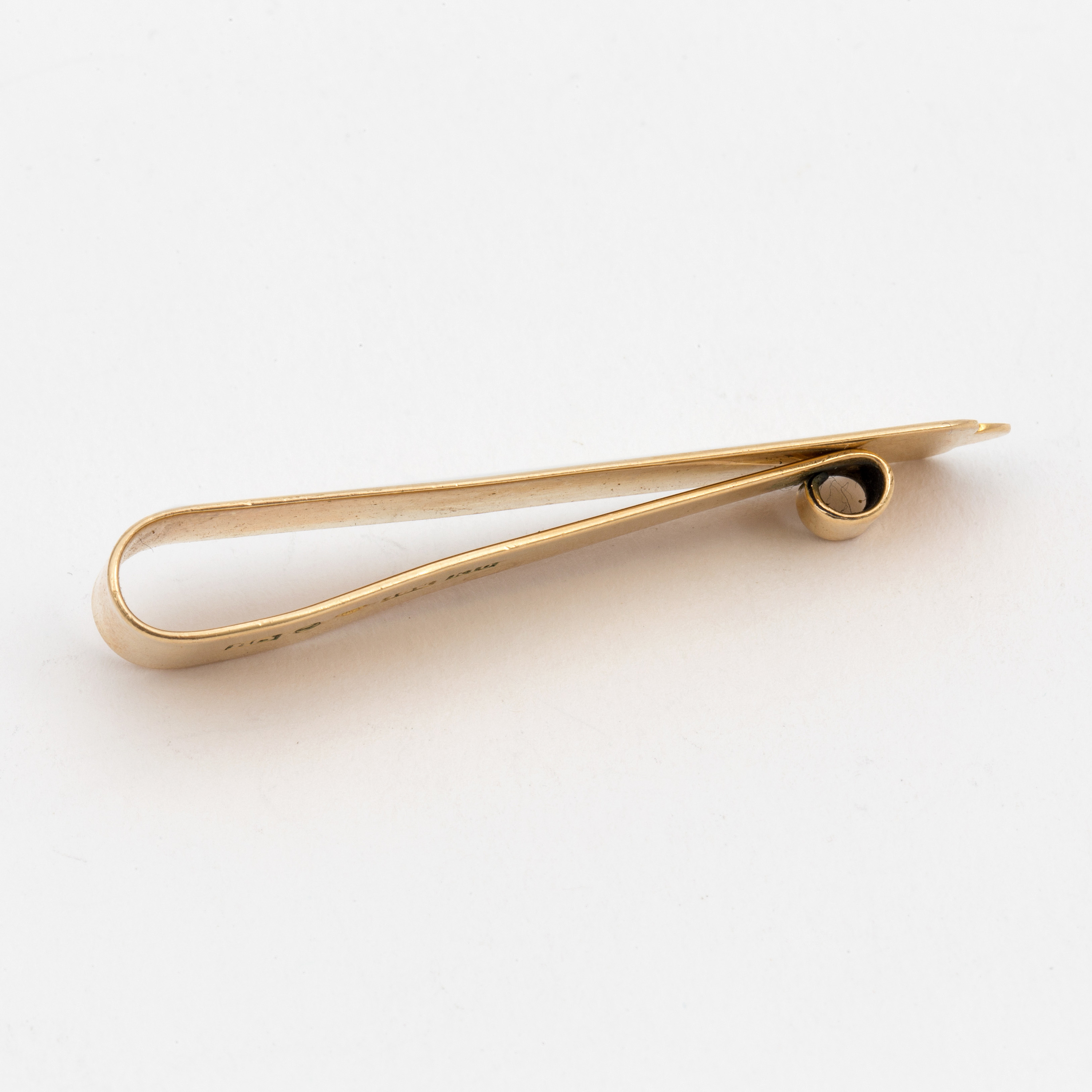 An 18K gold tie-clip. - Bukowskis