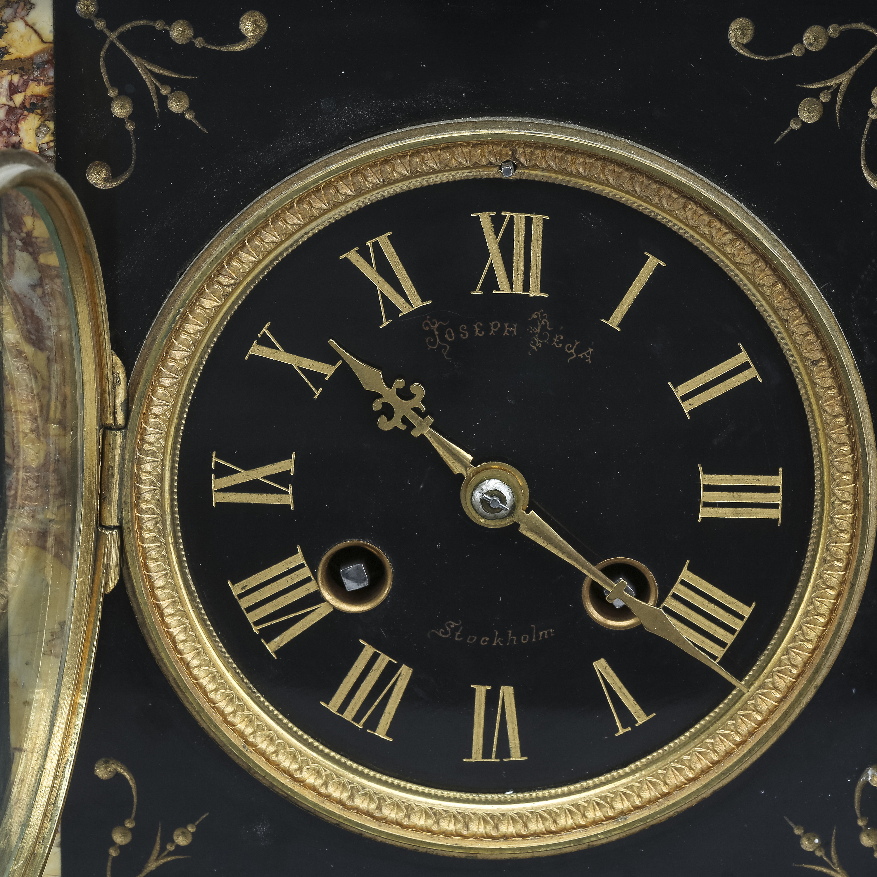 A BRASS AND MARBLE CLOCK GARNITURE BY JOSEF LEJA STOCKHOLM. - Bukowskis
