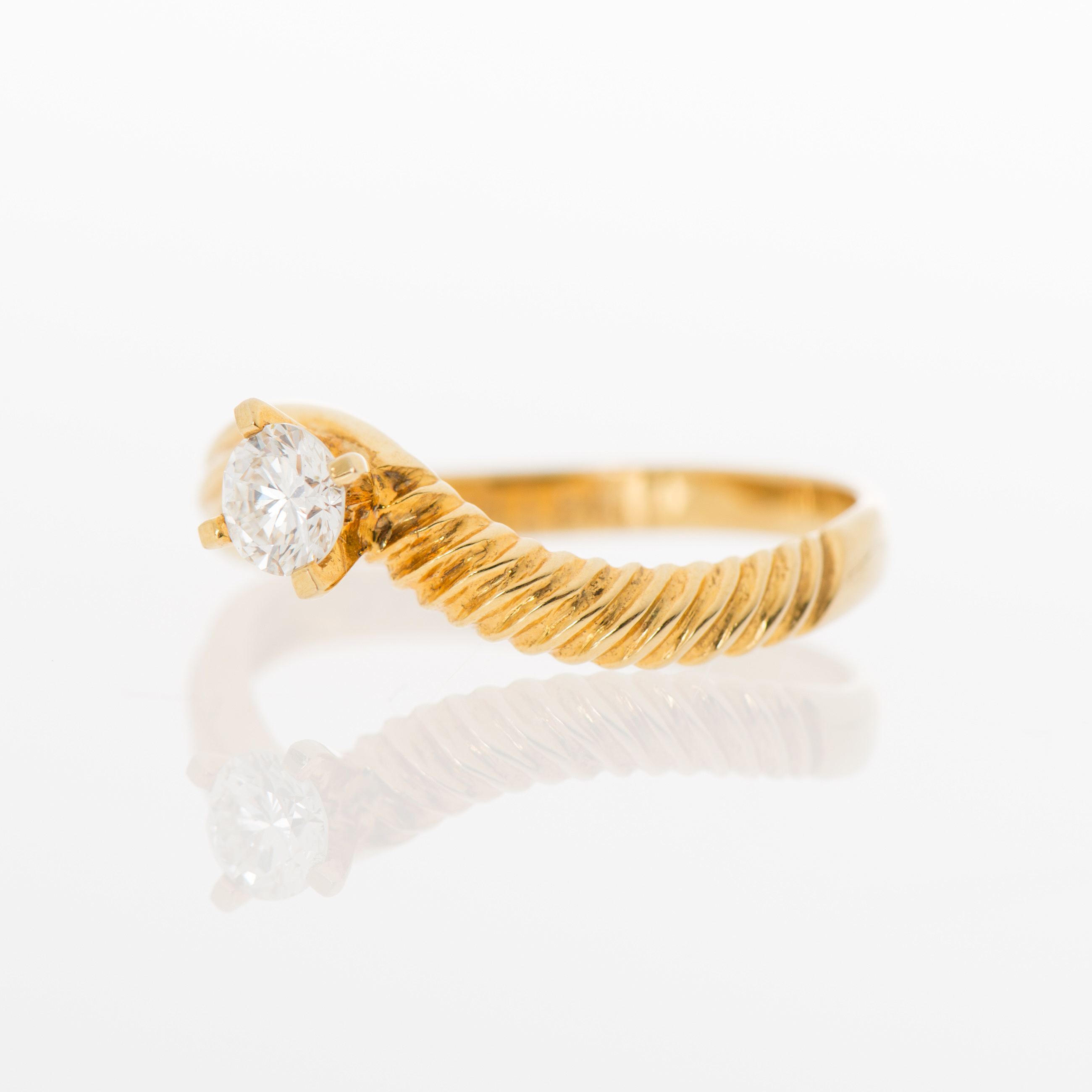 RING, briljantslipad diamant, 18K guld. - Bukowskis