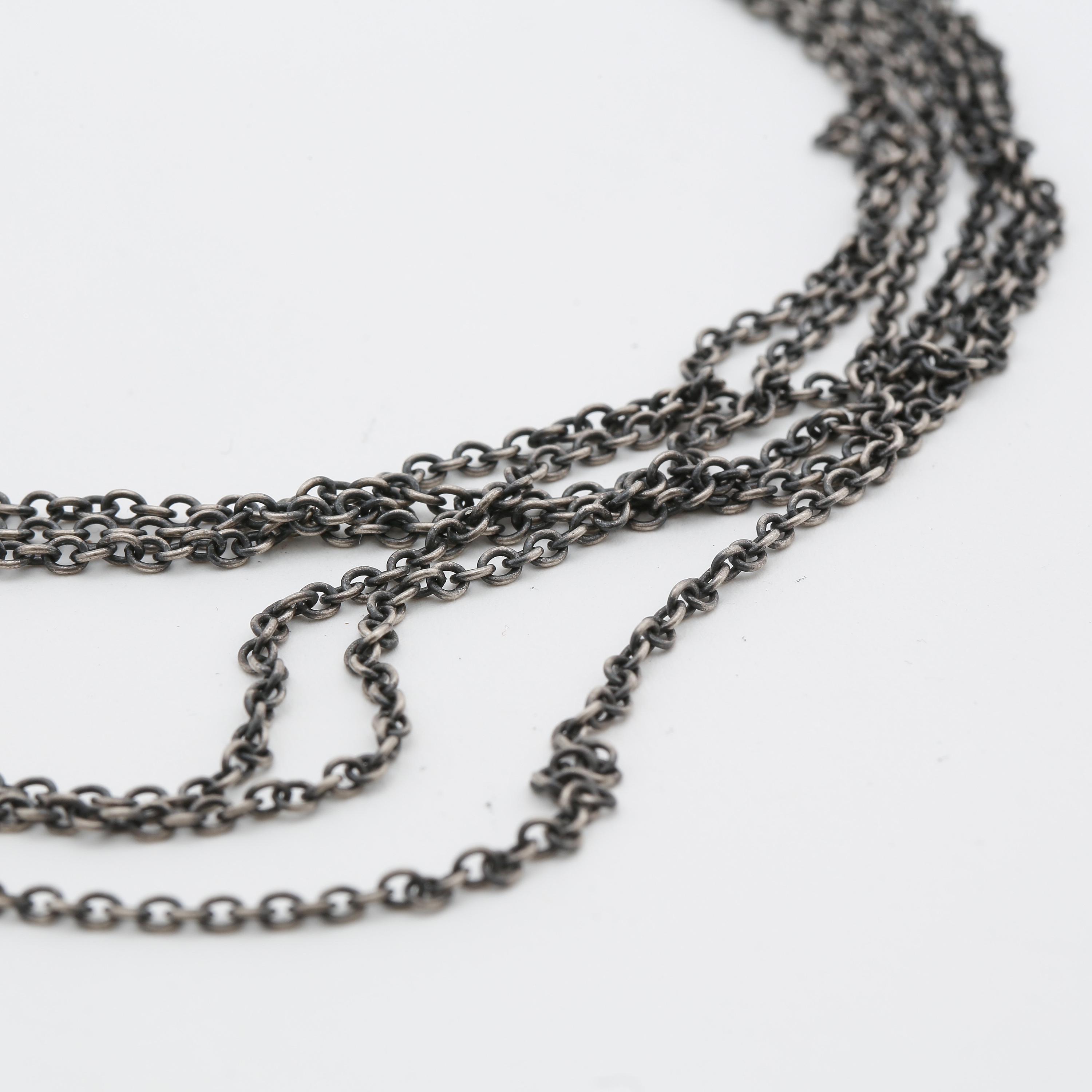 OLE LYNGGAARD, collier, oxiderat silver. - Bukowskis