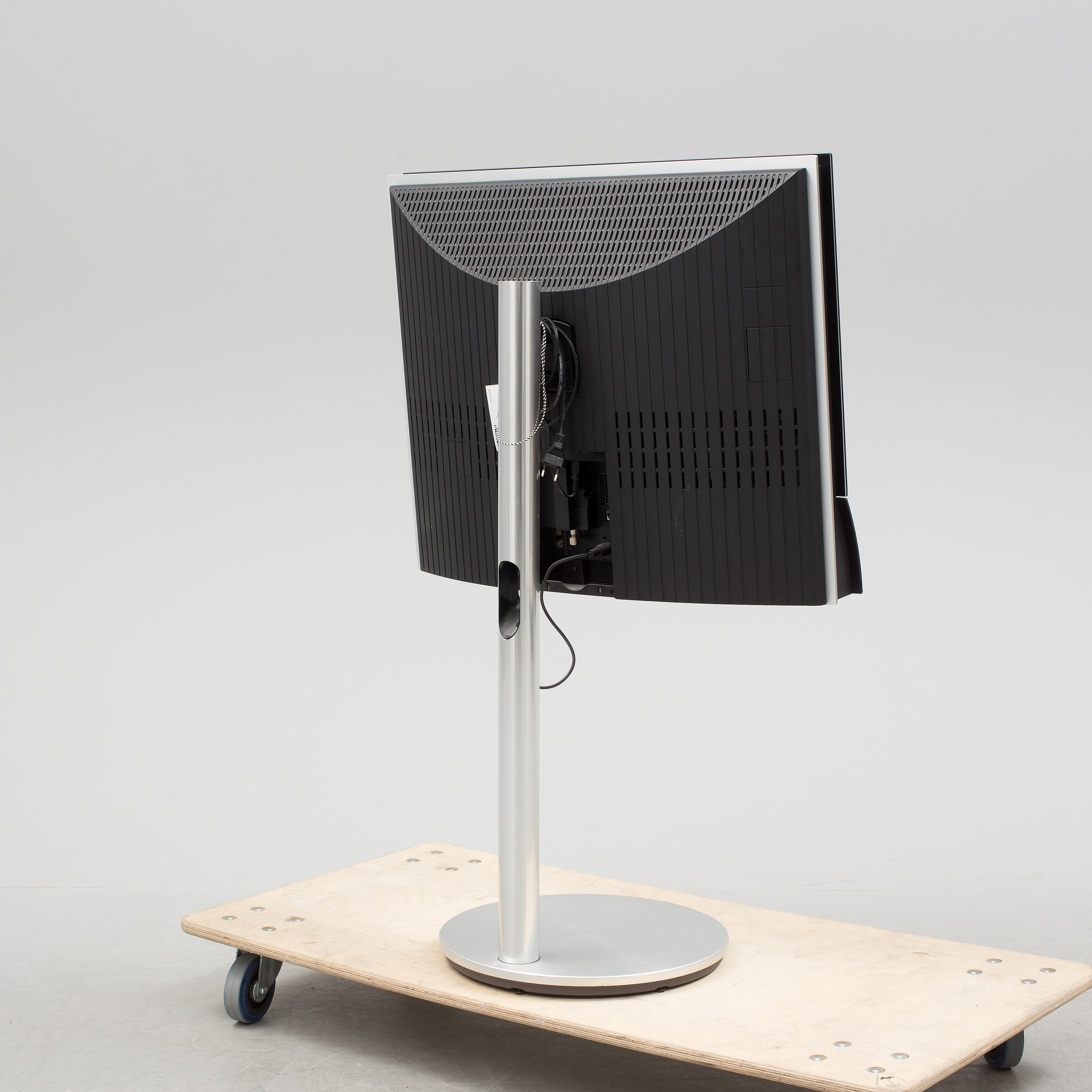 TV, Bang & Olufsen. "Beovision Avant 25". - Bukowskis