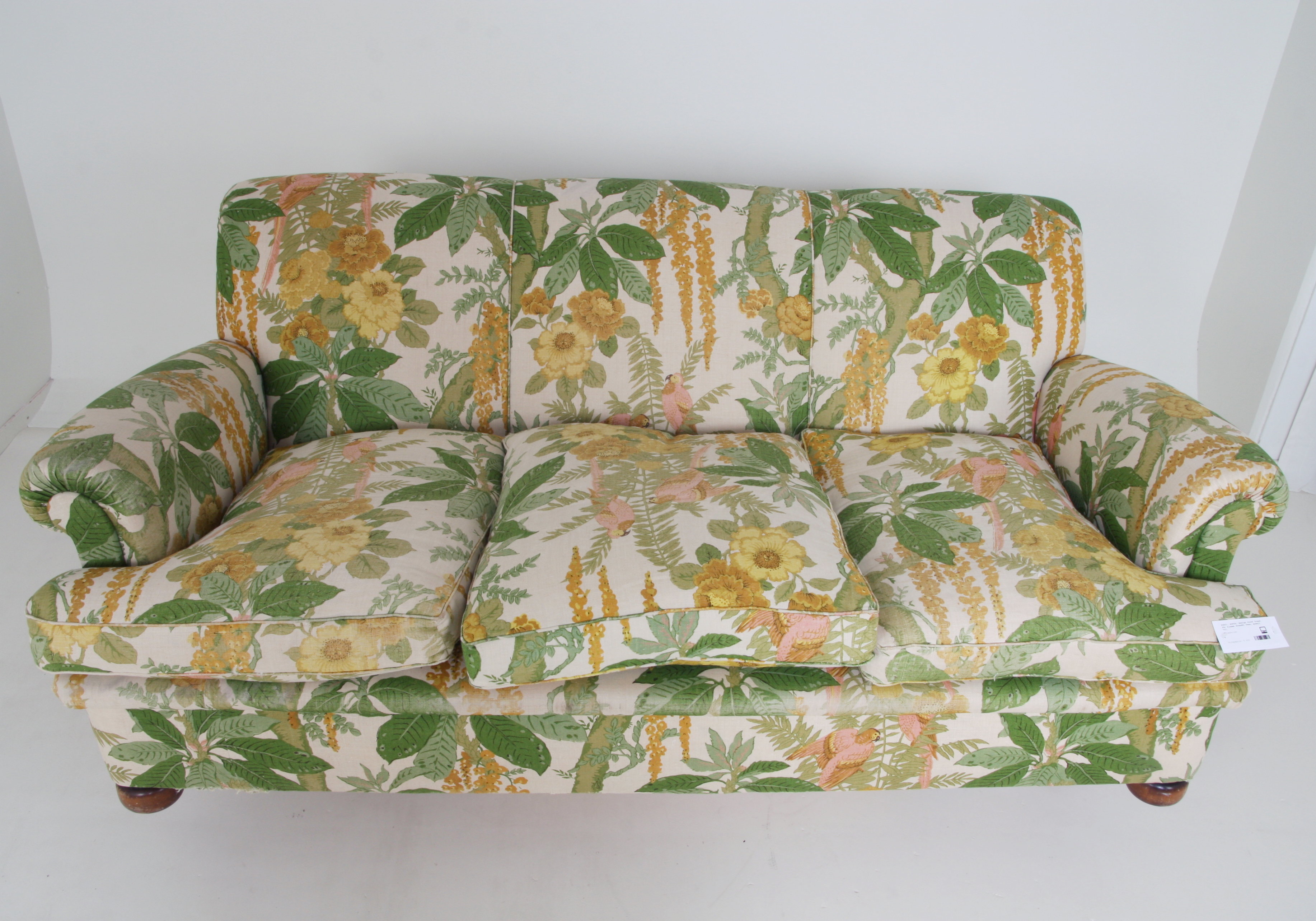 SOFFA, design Josef Frank för firman Svenskt Tenn, modell 703. - Bukowskis