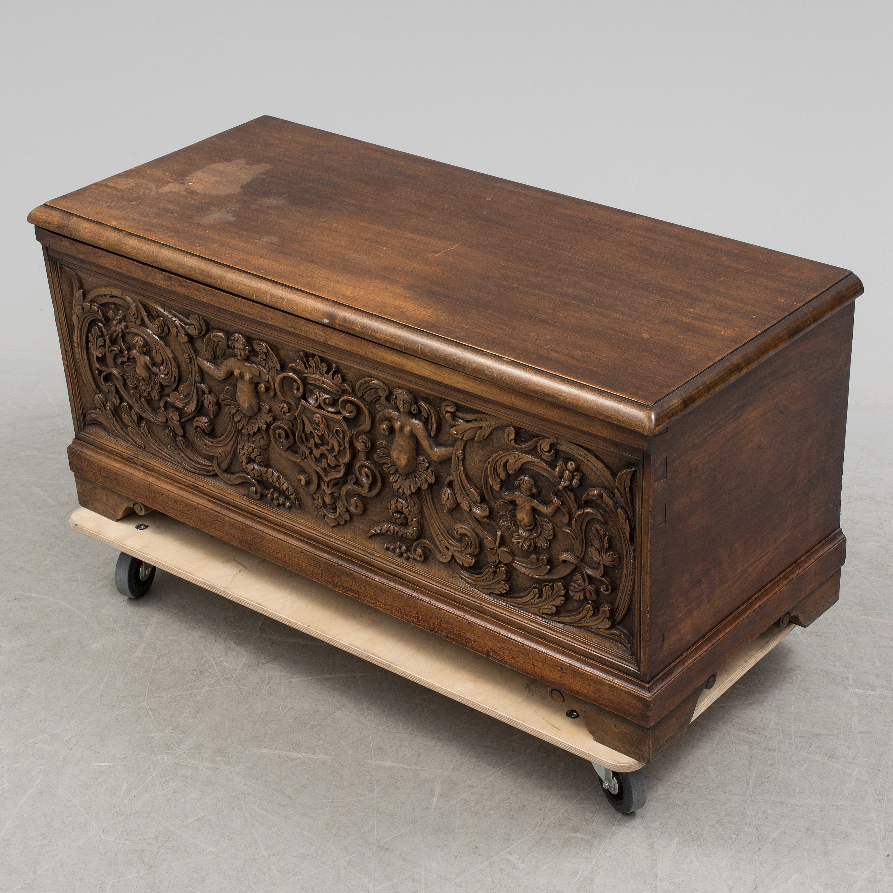 A first half of the 20th century box. - Bukowskis
