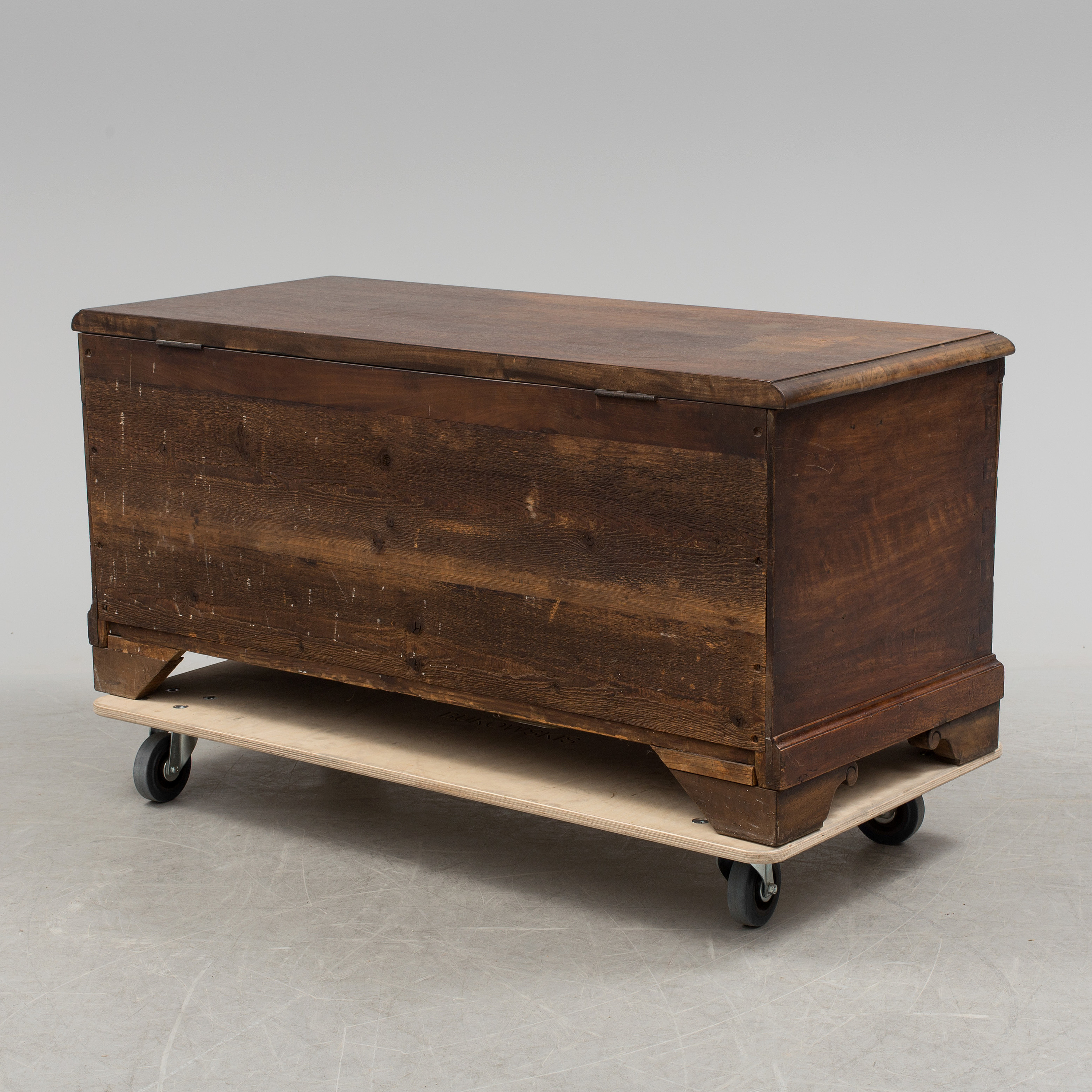 A first half of the 20th century box. - Bukowskis