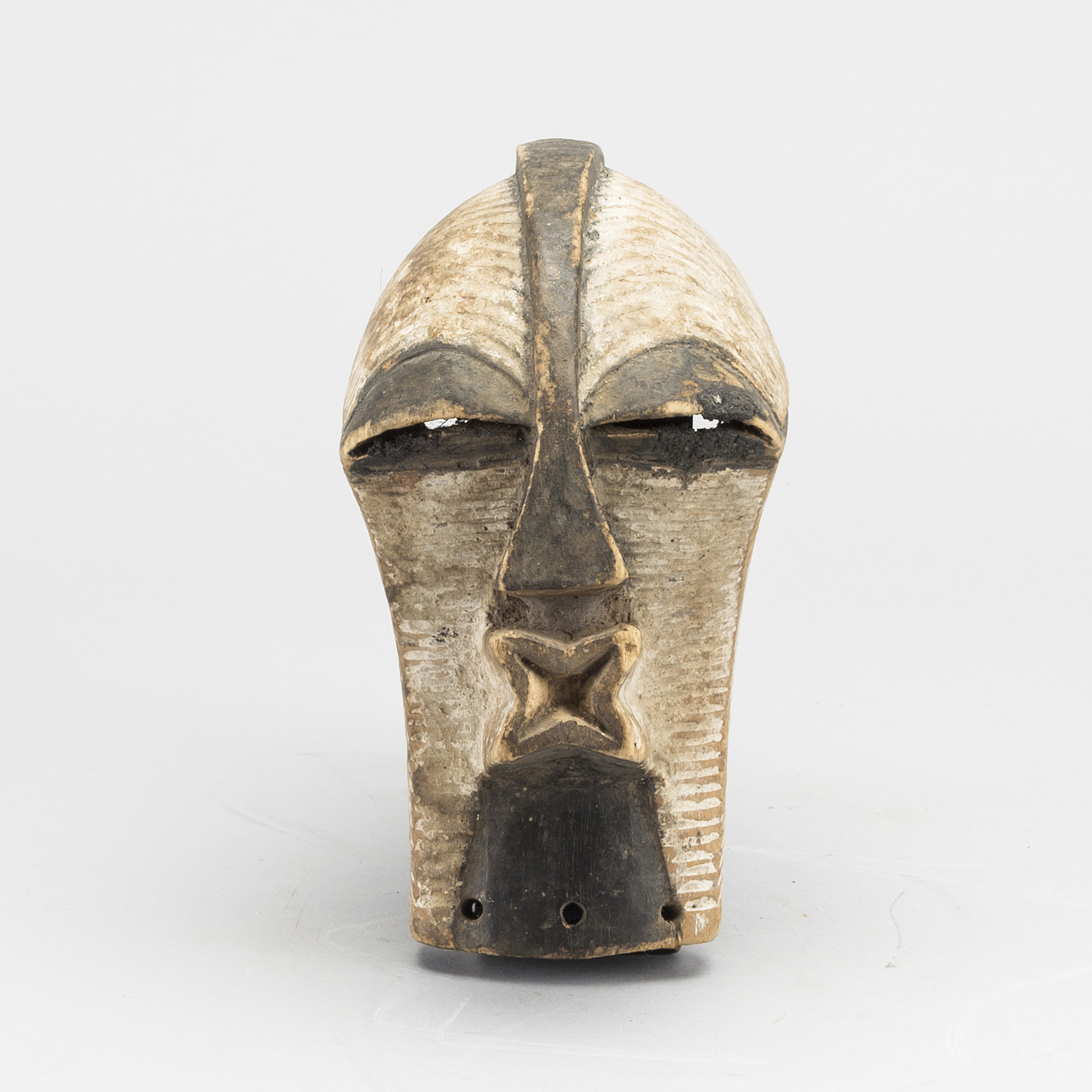 A Songye mask, Kongo 20th century. - Bukowskis