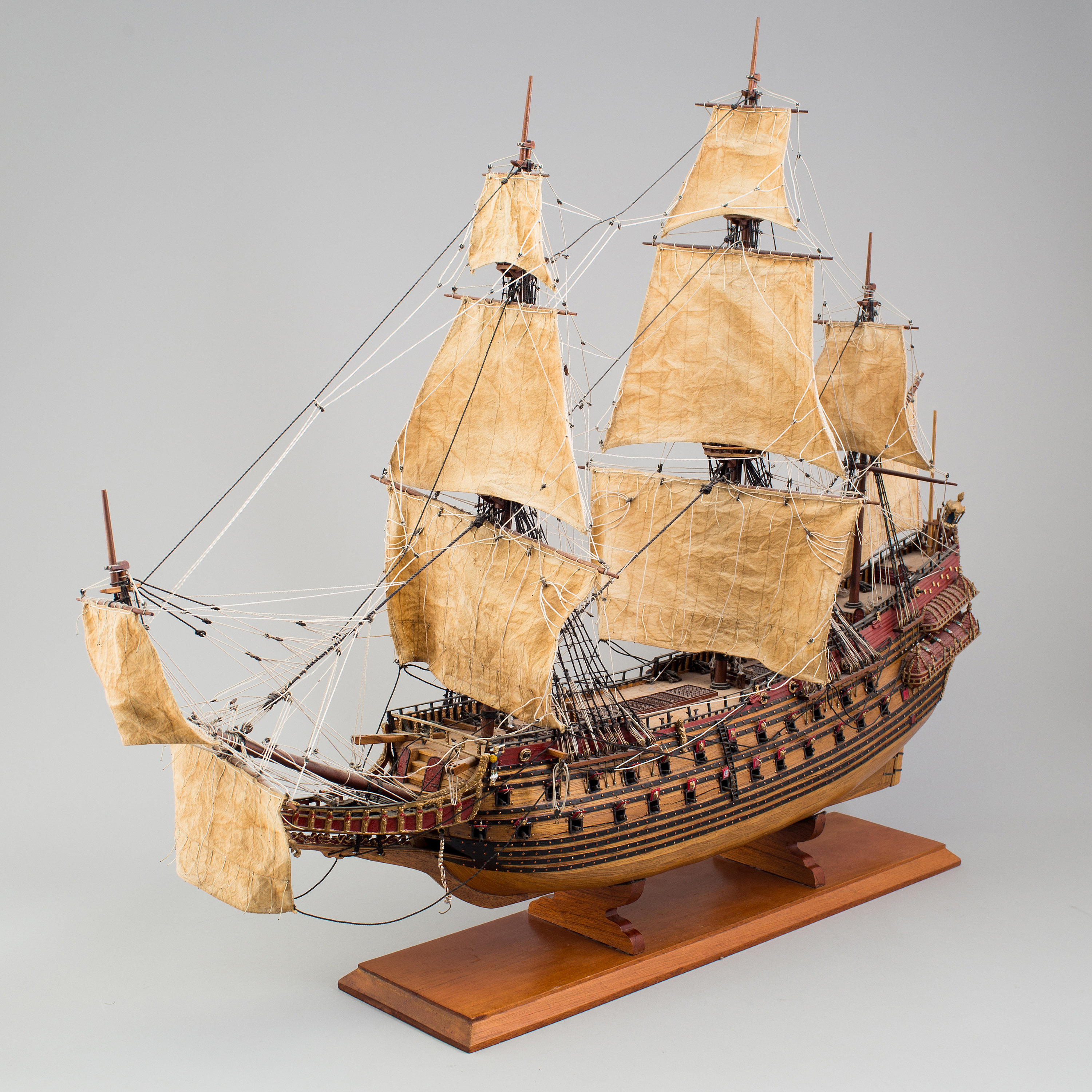 A late 20th century shipsmodel of the Wasa warship. - Bukowskis