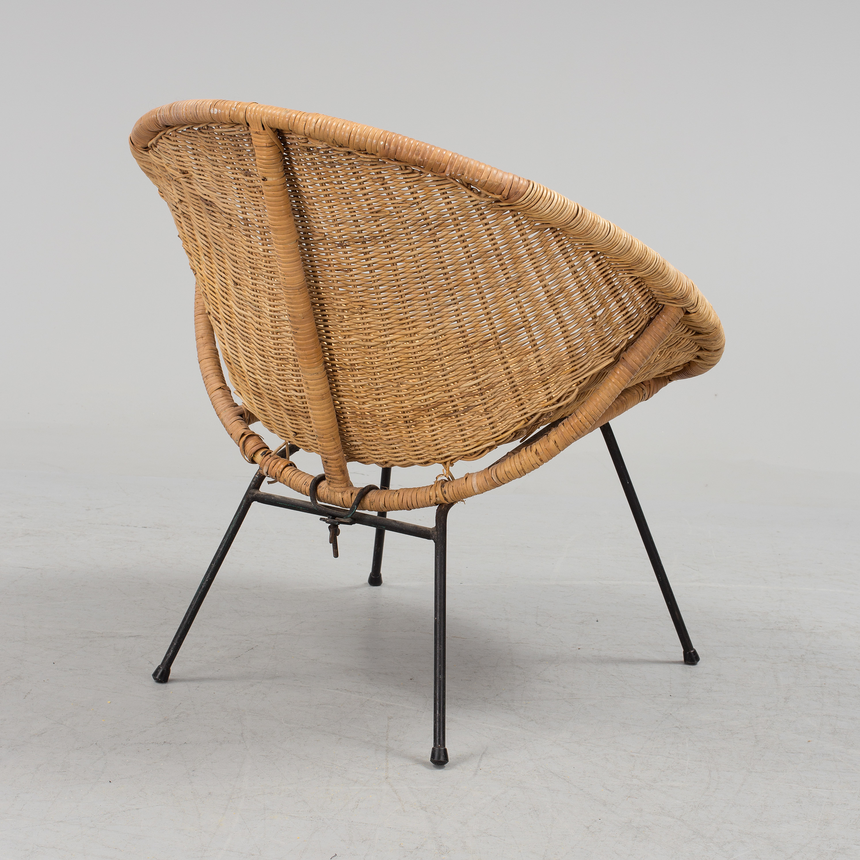 A rattan easy chair, 1950's. - Bukowskis
