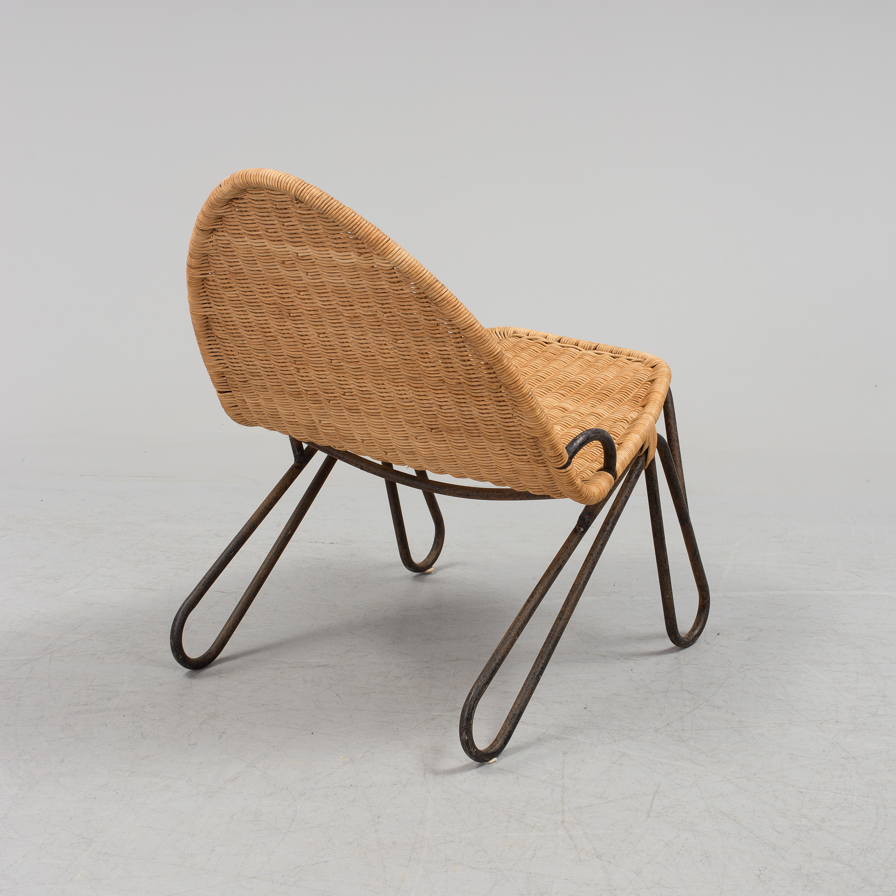 A rattan easy chair, 1950's. - Bukowskis