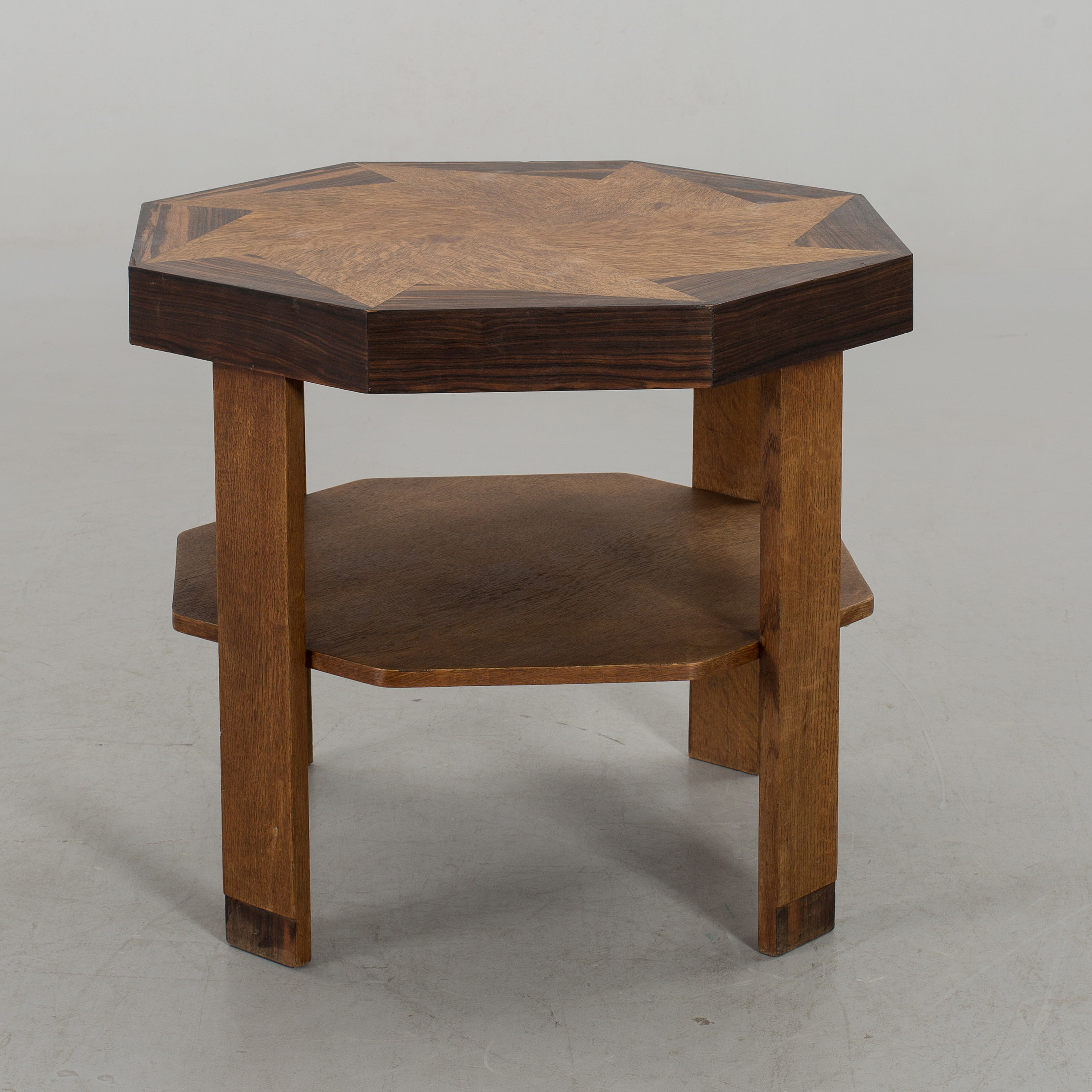 A MID 20TH CENTURY ART DECO STYLE TABLE. - Bukowskis