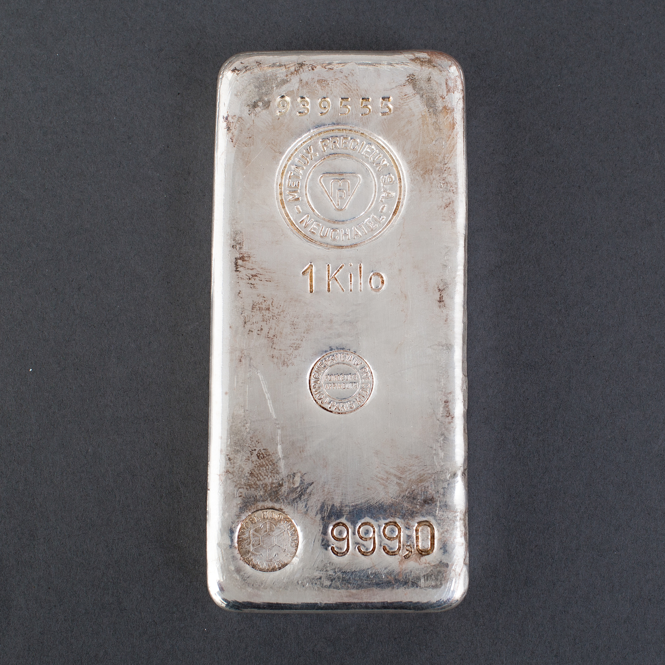 A fine silver 999,5 ingot from Switzerland. Weight ca 1 kg. - Bukowskis