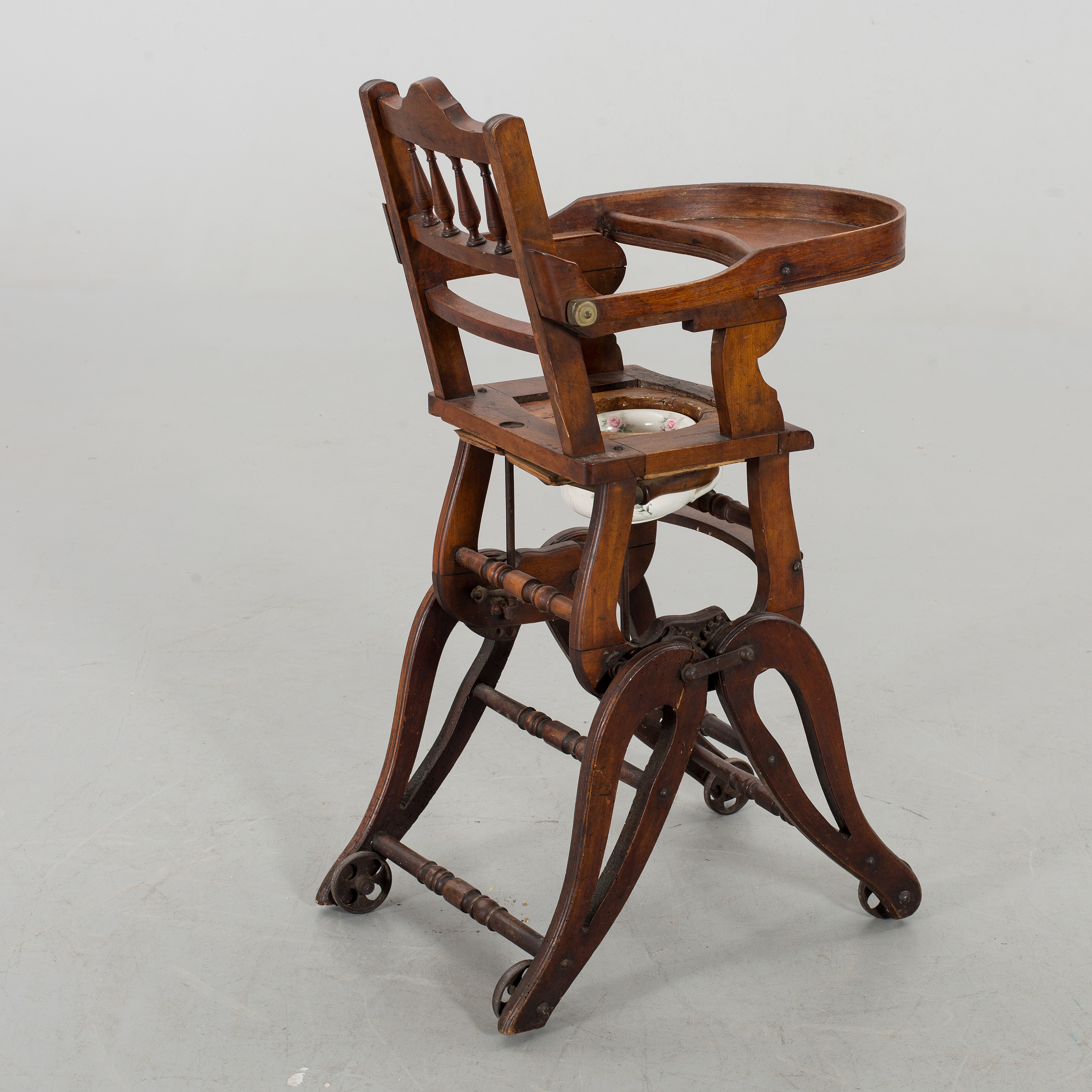 BARNSTOL, 1800-tal. - Bukowskis