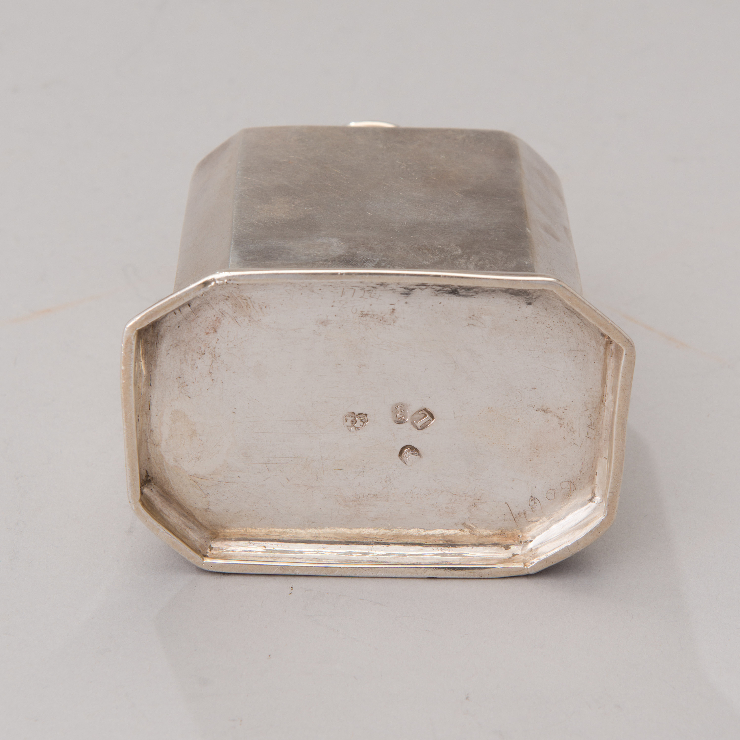 TEDOSA, silver, John Farnell, London 1726. - Bukowskis