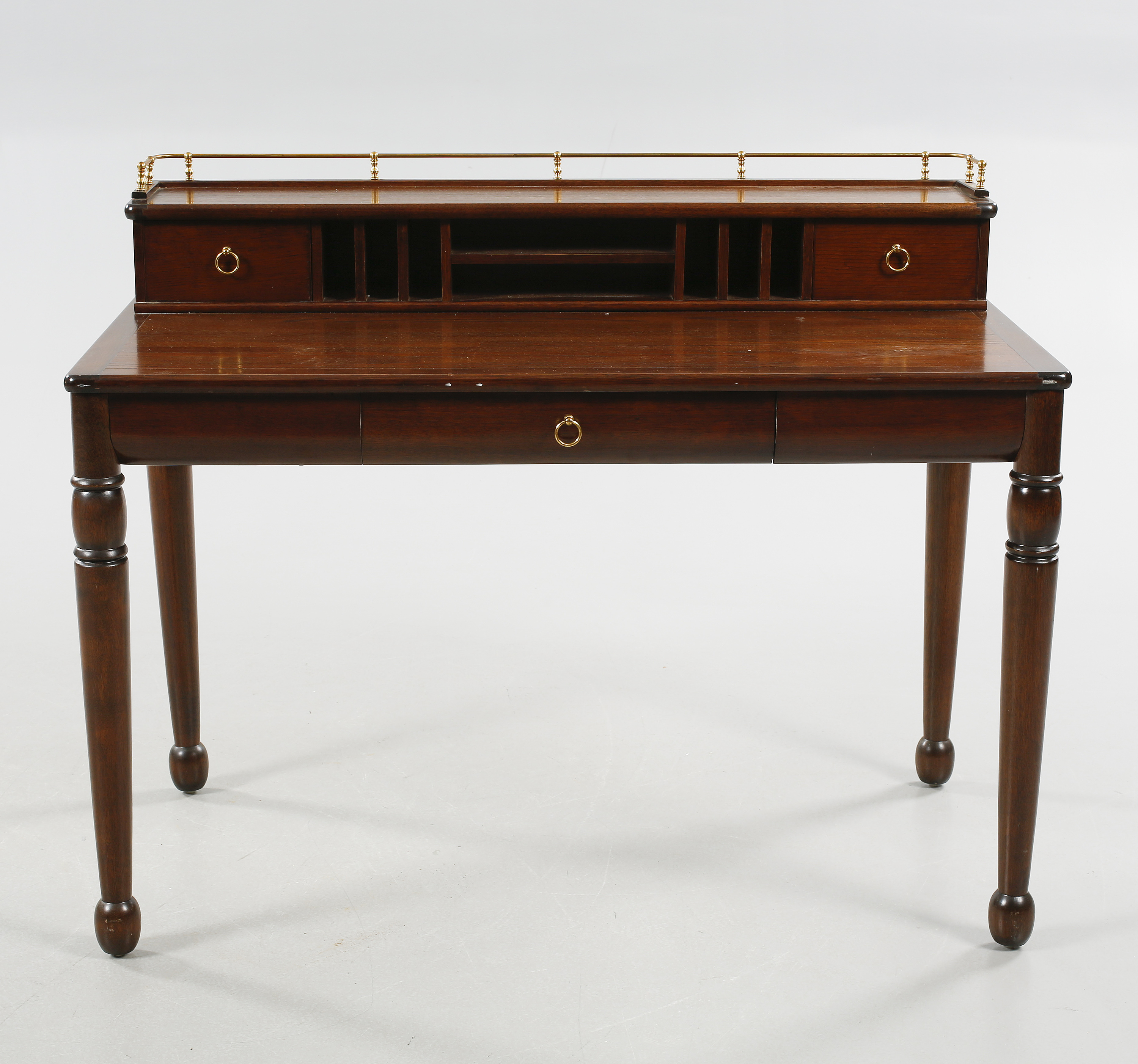 A Golden Gate Clipper desk from around the year of 2000. - Bukowskis