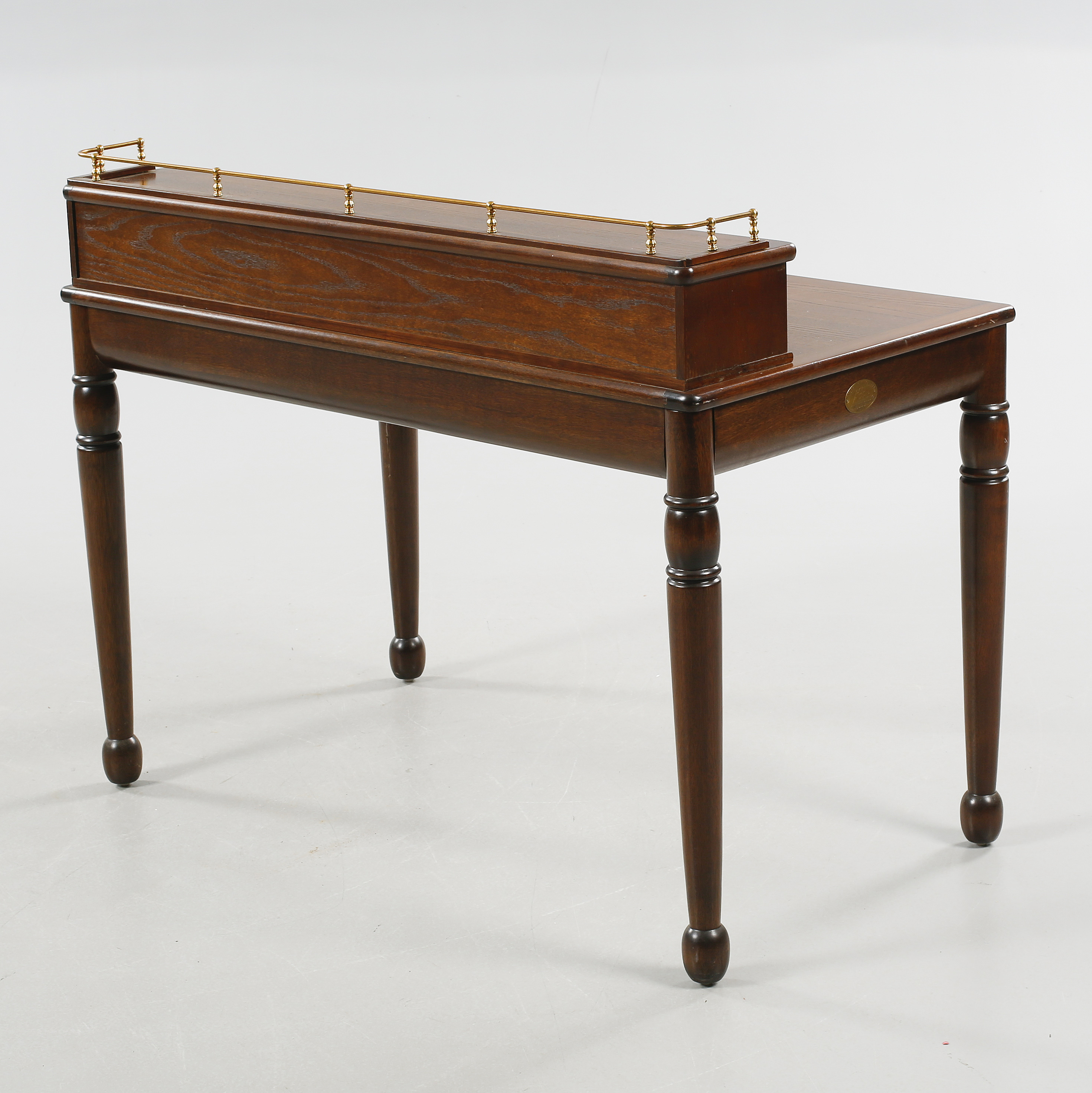 A Golden Gate Clipper desk from around the year of 2000. - Bukowskis