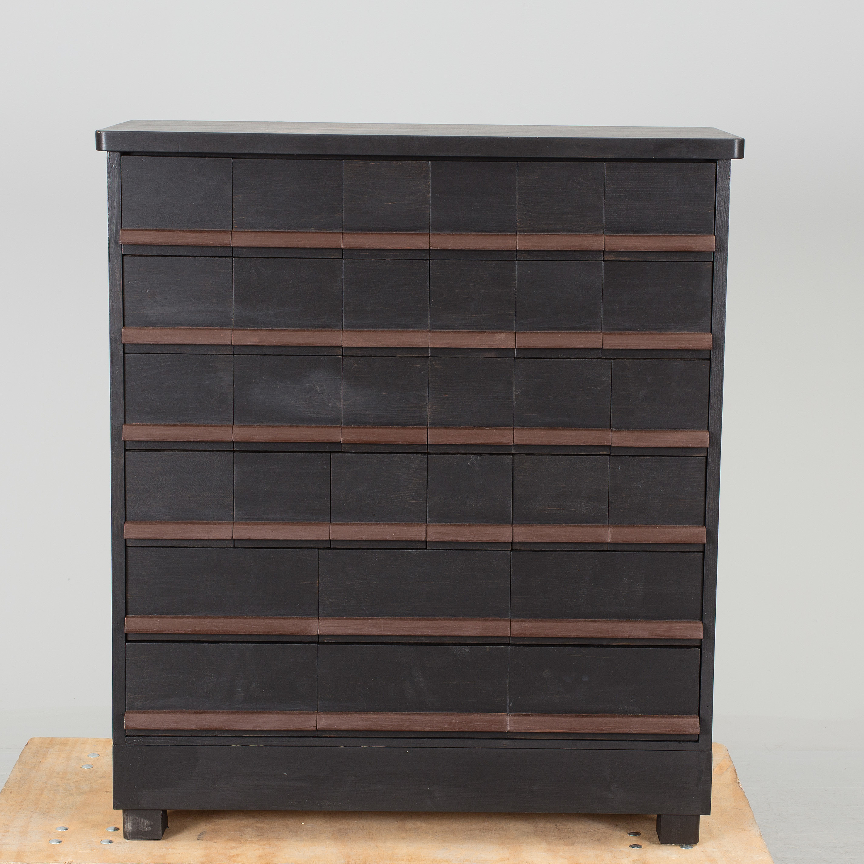 A first half of the 20th century filing cabinet. - Bukowskis
