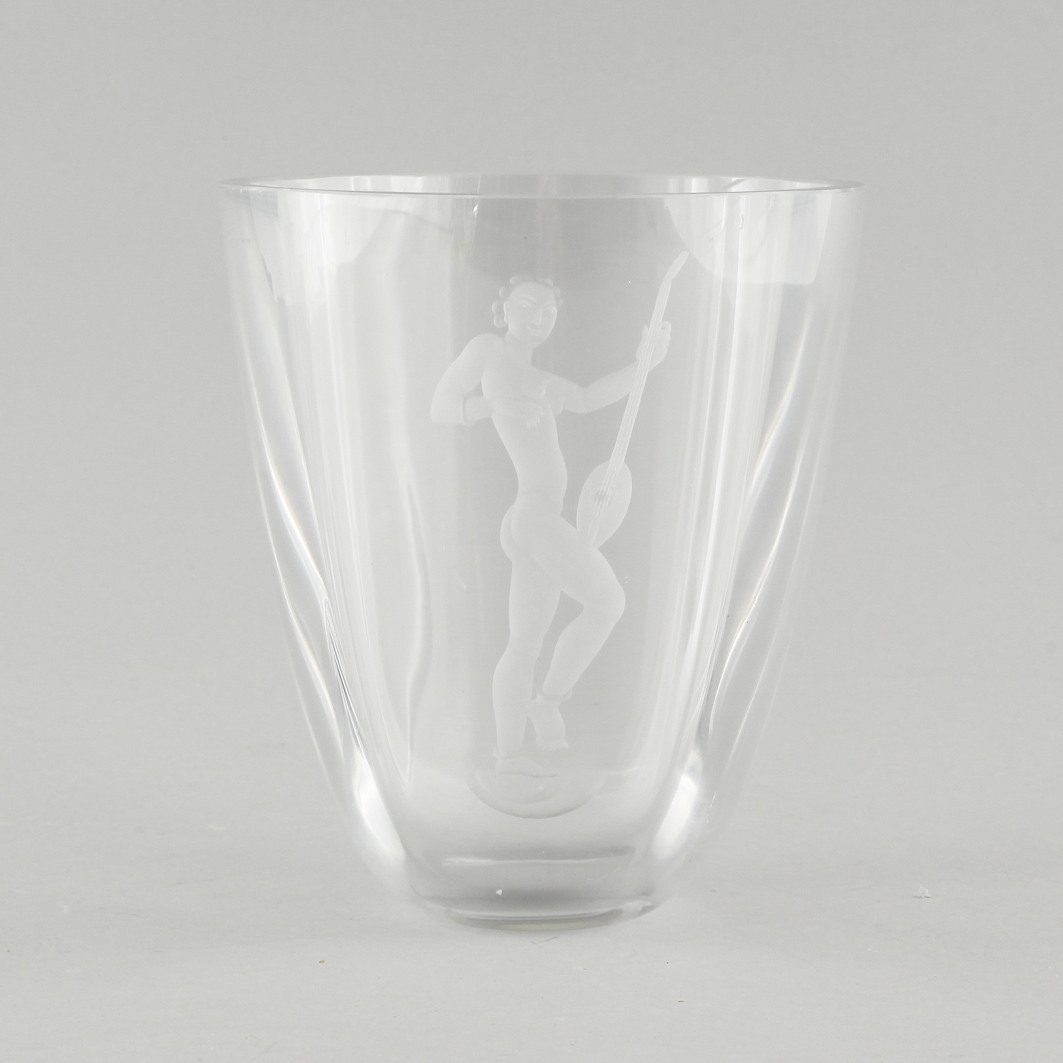 A glass vase by Simon Gate, Orrefors, signed and numbered. - Bukowskis
