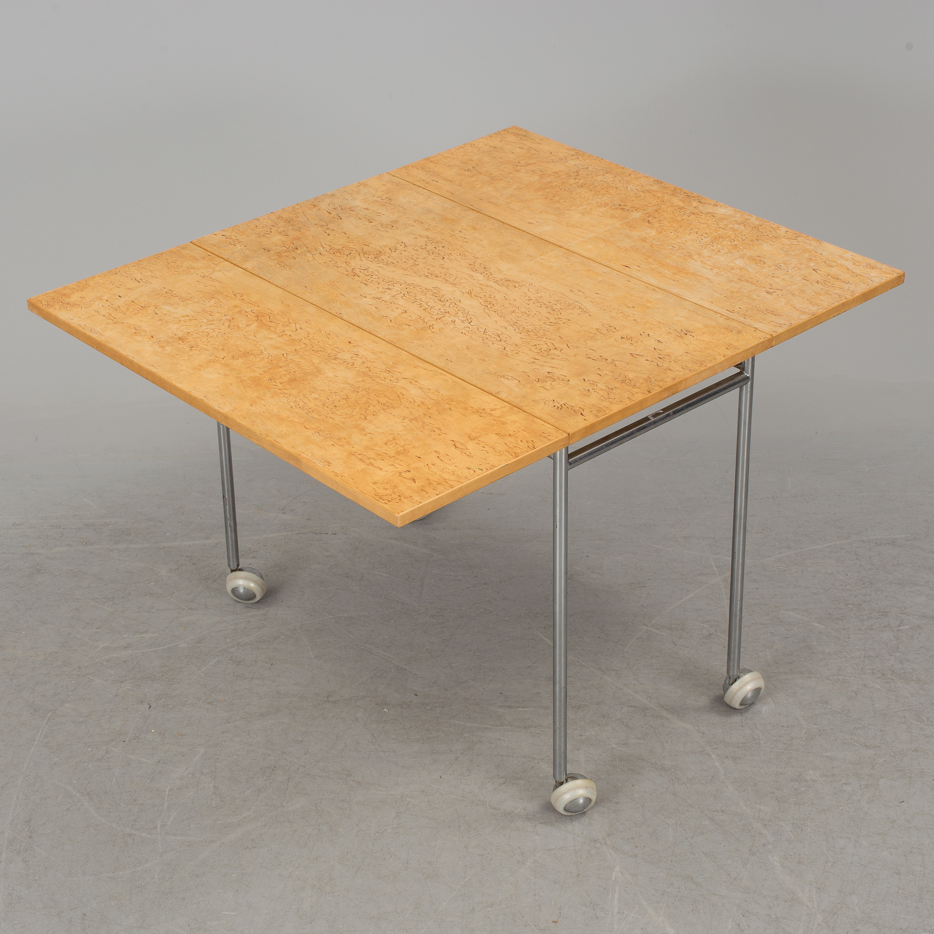A "Berit" table by Bruno Mathsson. - Bukowskis