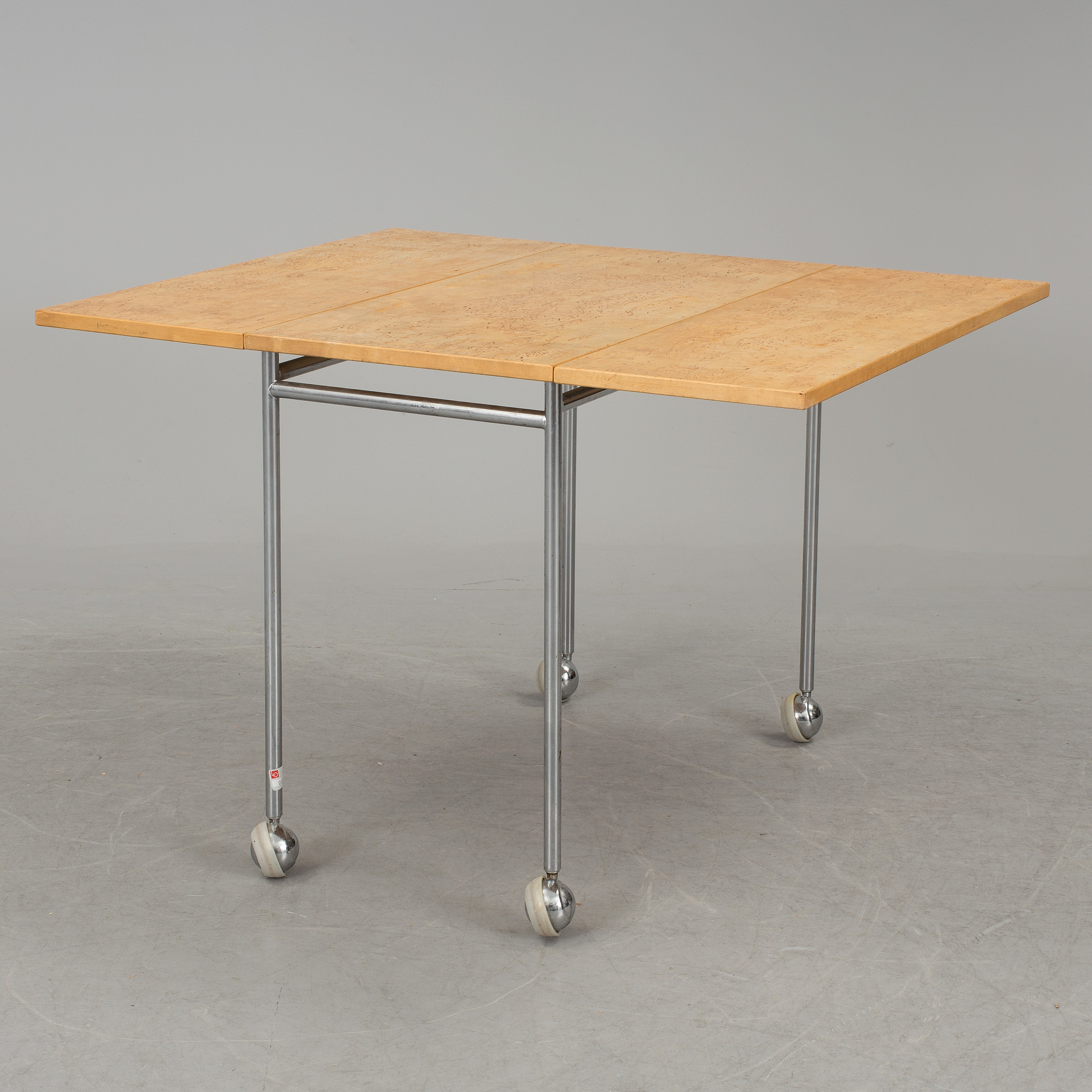 A "Berit" table by Bruno Mathsson. - Bukowskis