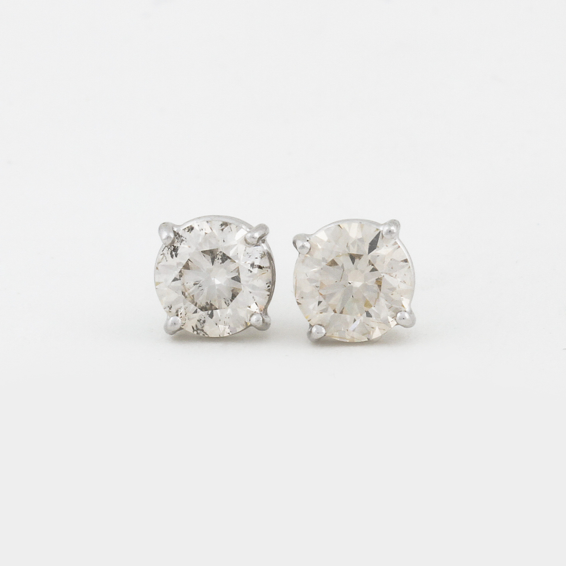 A pair of brilliant cut diamond earrings. - Bukowskis
