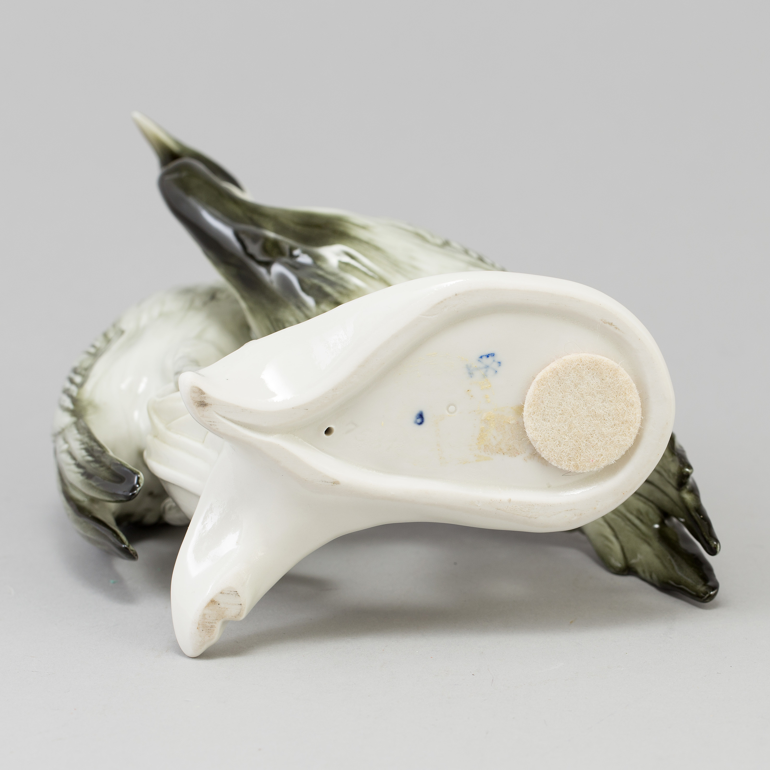 A Karl Ens porcelain figurin, Germay, mid 20th Centruy. - Bukowskis