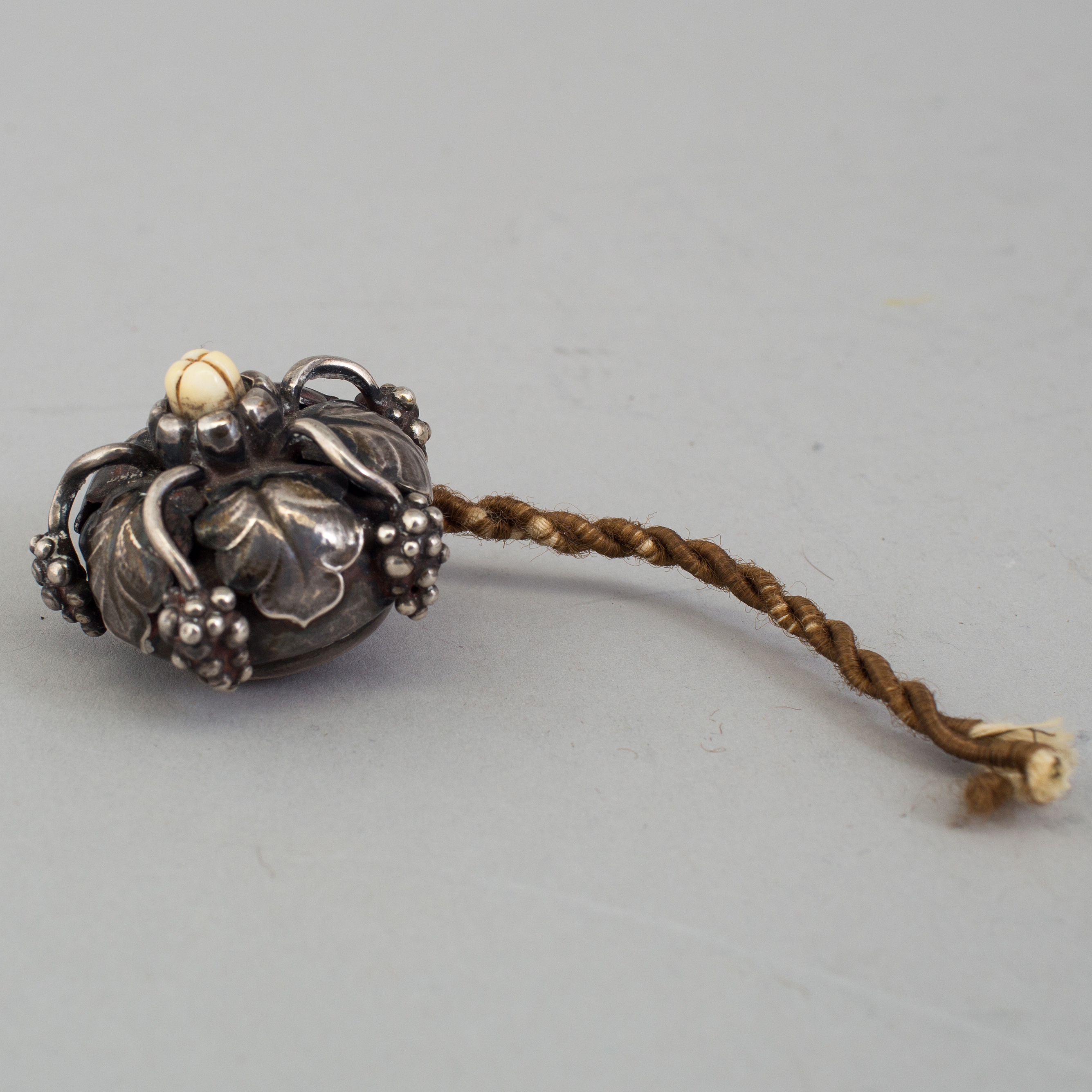 A buzzer silver for the table, presumably Geroge Jensen. - Bukowskis