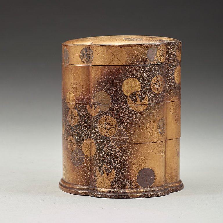 A Japanese lacquer box, Meiji period (1868-1912). - Bukowskis