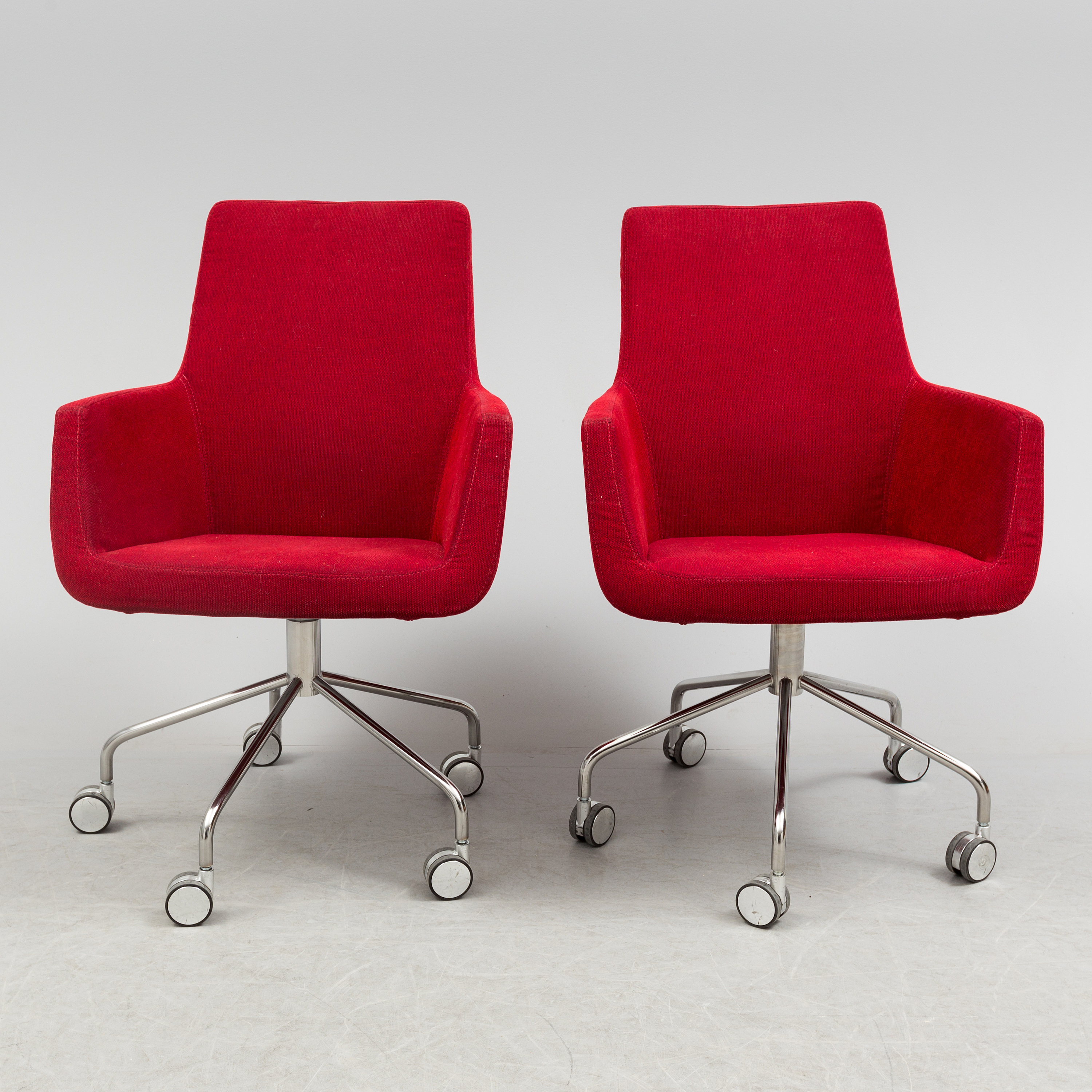 ROGER PERSSON, fåtöljer/skrivbordsstolar, ett par, "Happy", Swedese, 2000-tal. - Bukowskis