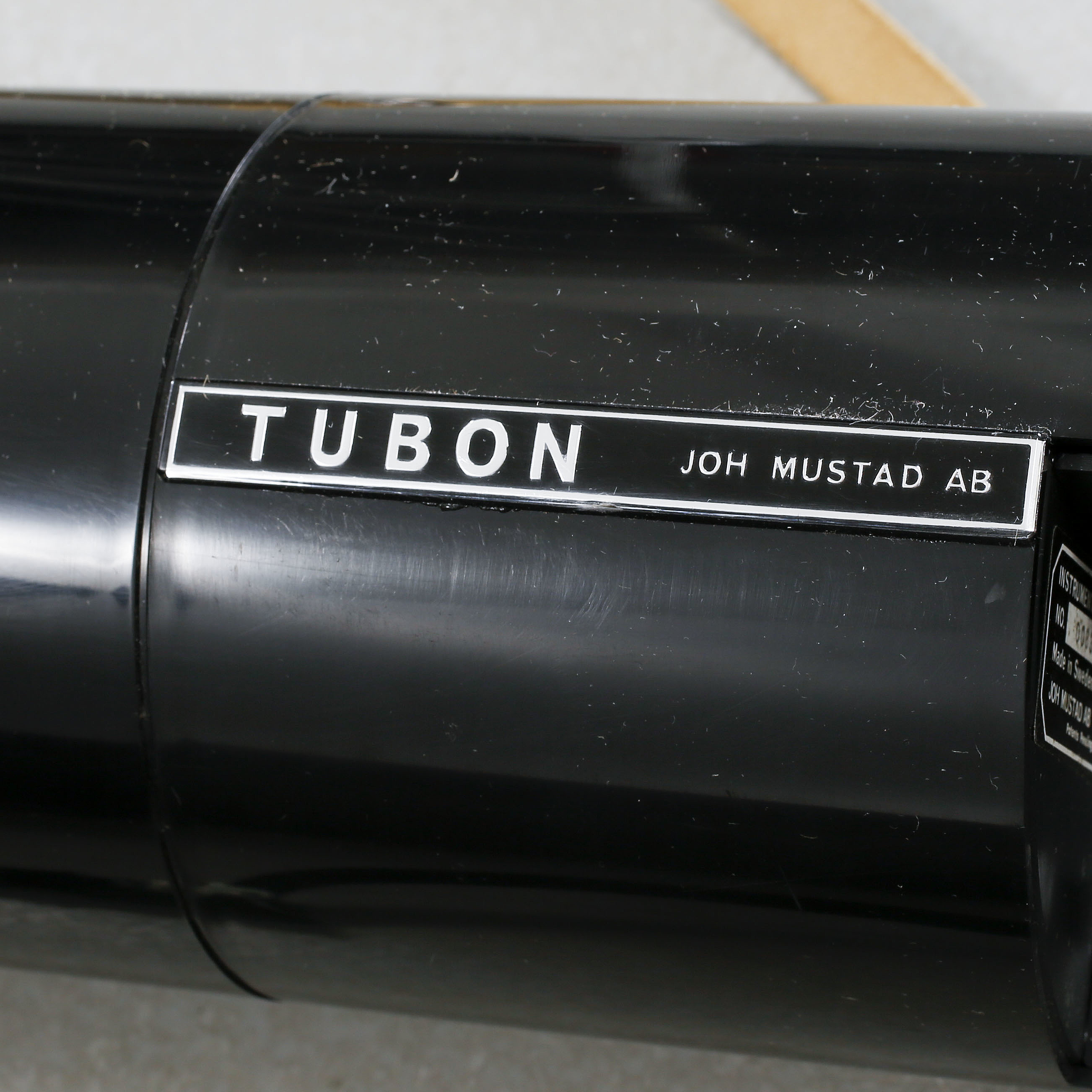 INSTRUMENT, "Tubon", Joh Mustad AB, 1950/60-tal. - Bukowskis