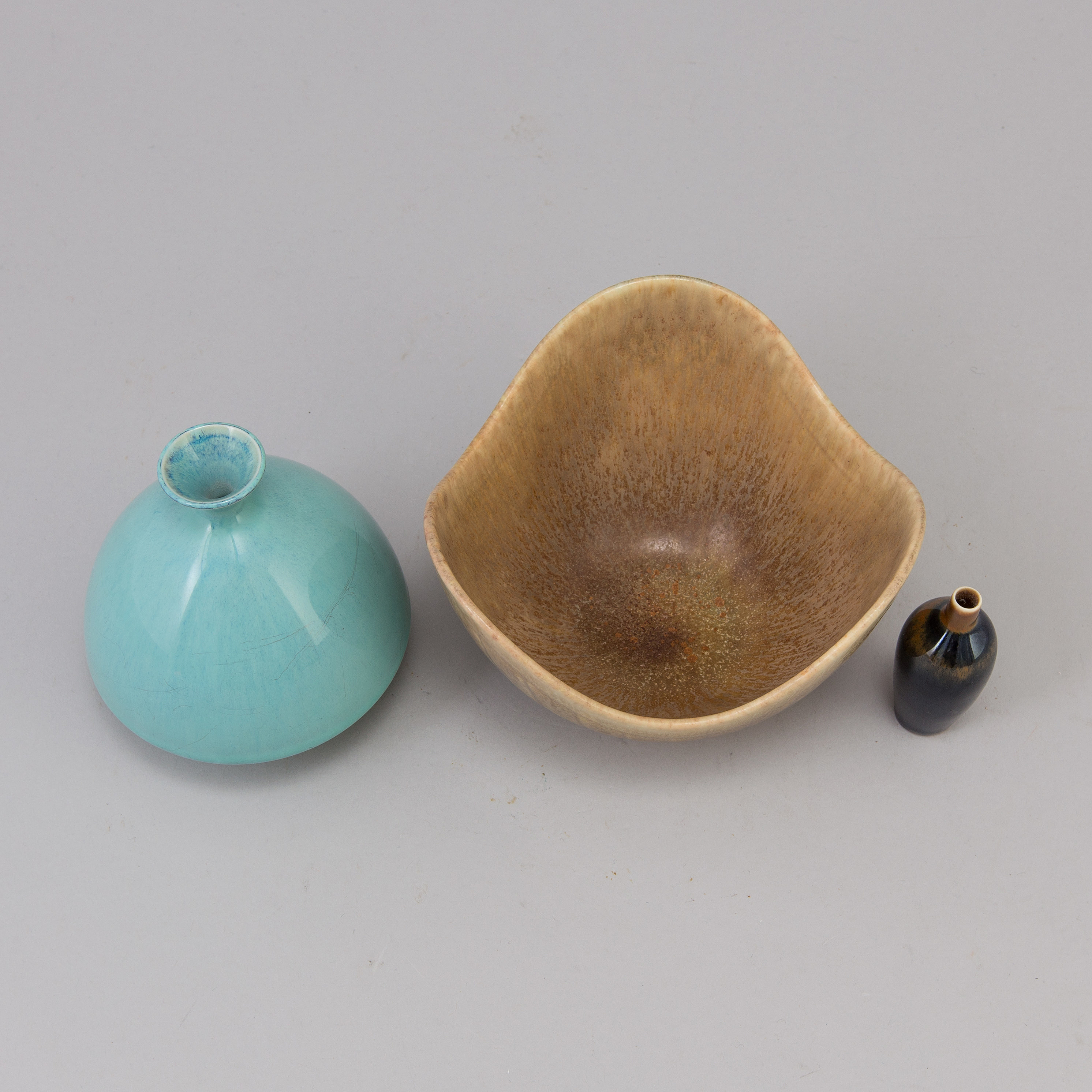 A lot of 3 pieces stoneware, Bernt Friberg, C H Stålhane and Gunnar ...