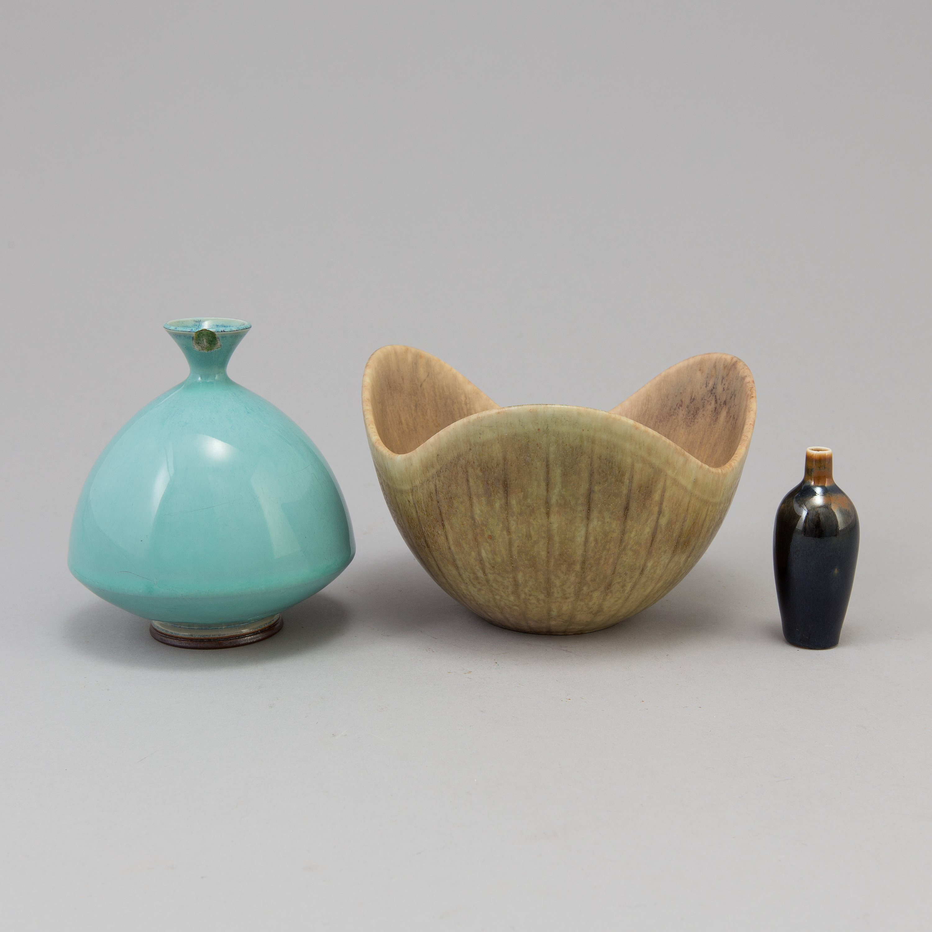 A lot of 3 pieces stoneware, Bernt Friberg, C H Stålhane and Gunnar ...