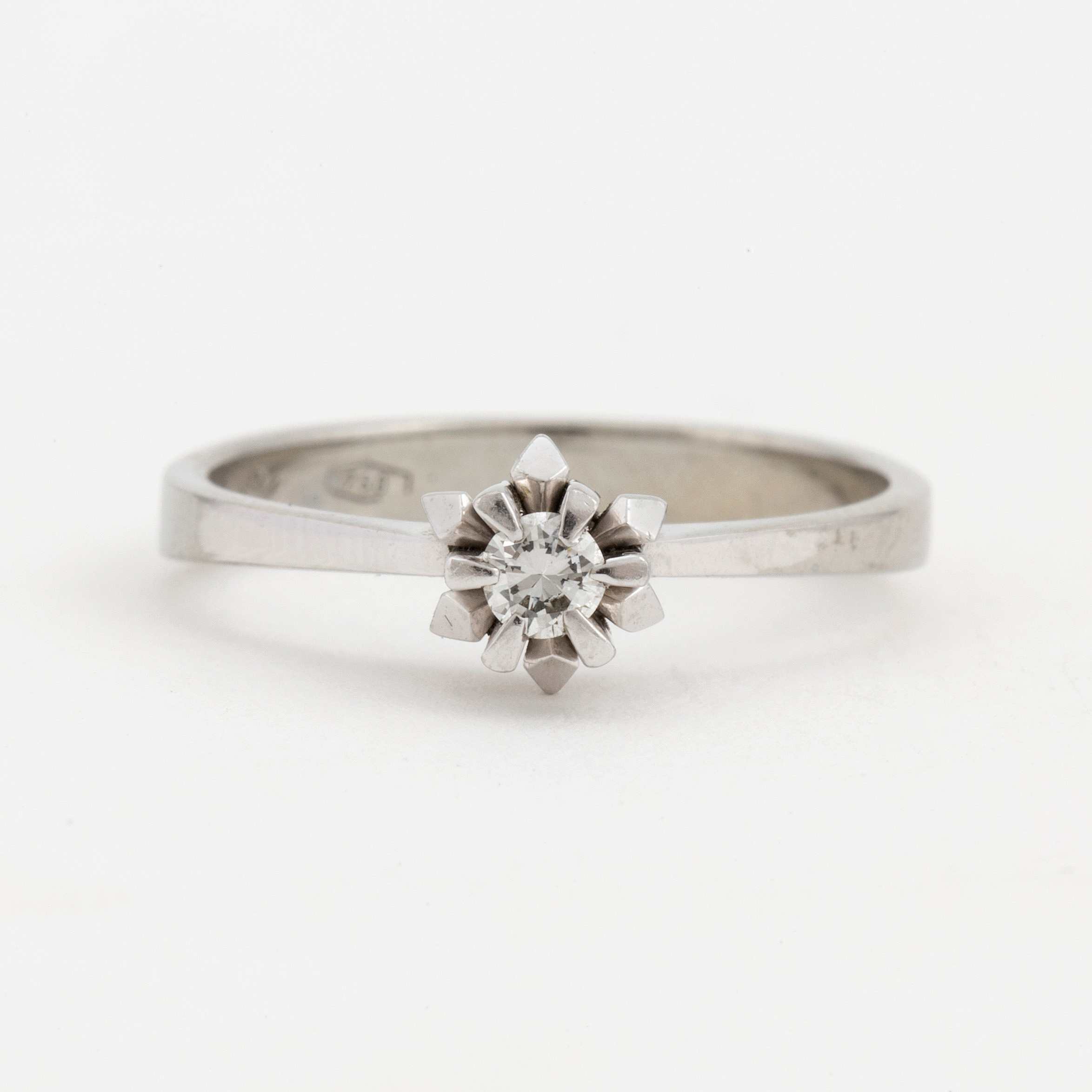 RING med briljantslipad diamant. - Bukowskis