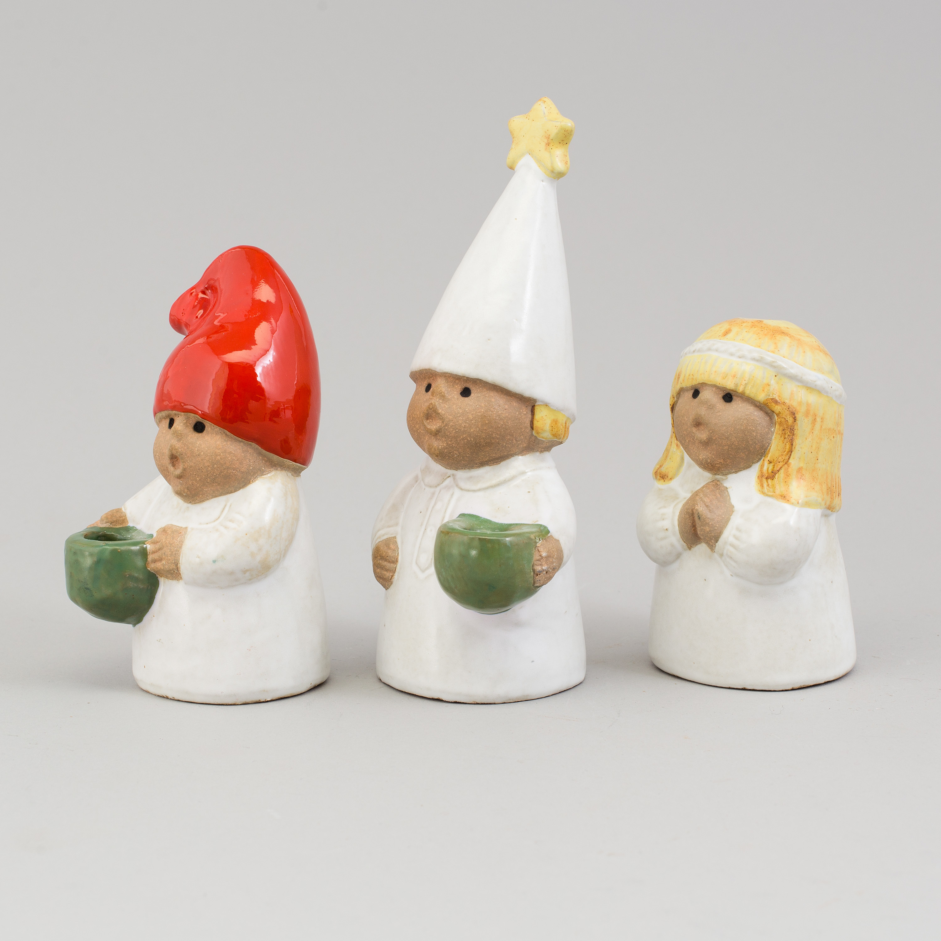 LISA LARSON, figurer, 3 st, stengods, Gustavsberg. - Bukowskis