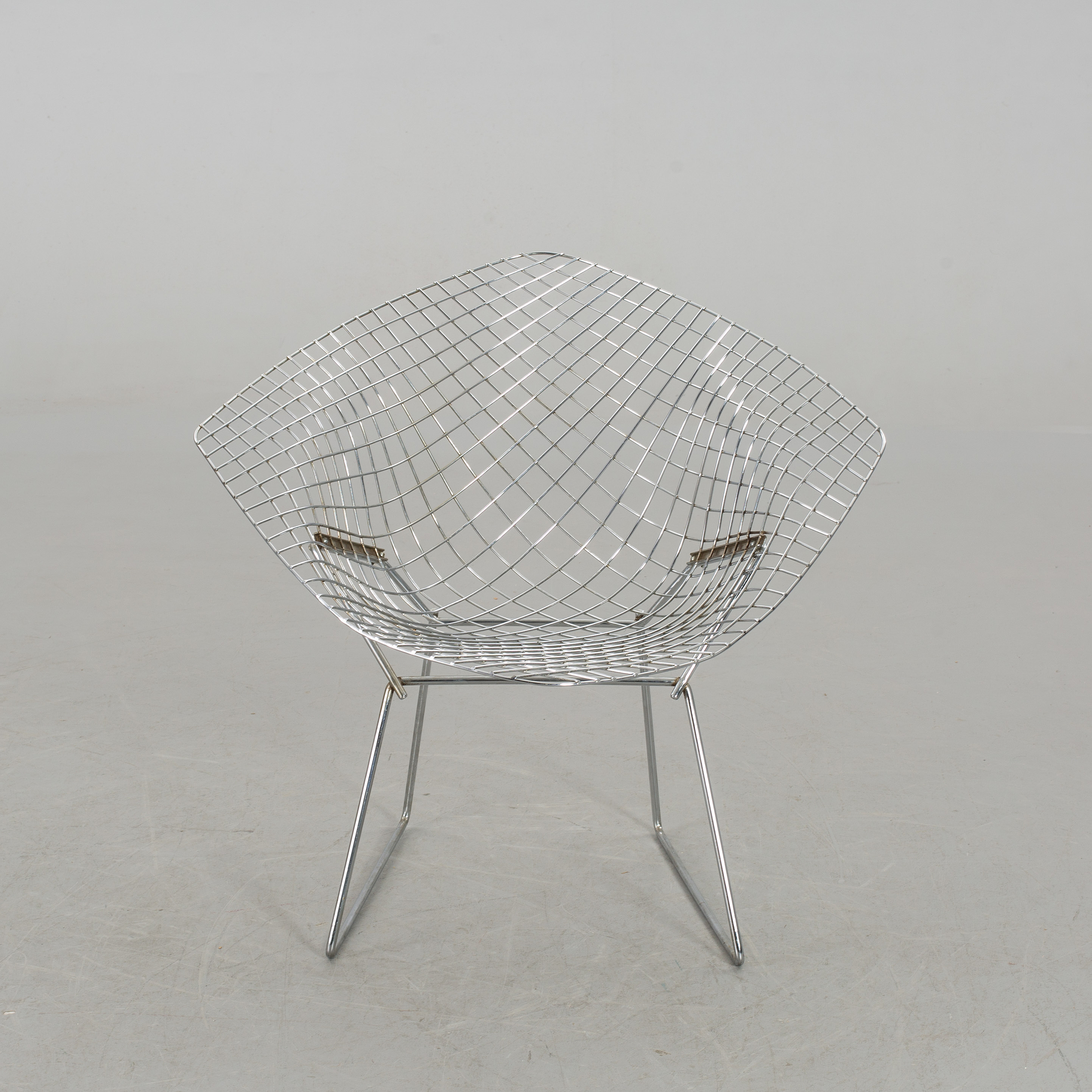 A HARRY BERTOIA DIAMOND CHAIR. - Bukowskis