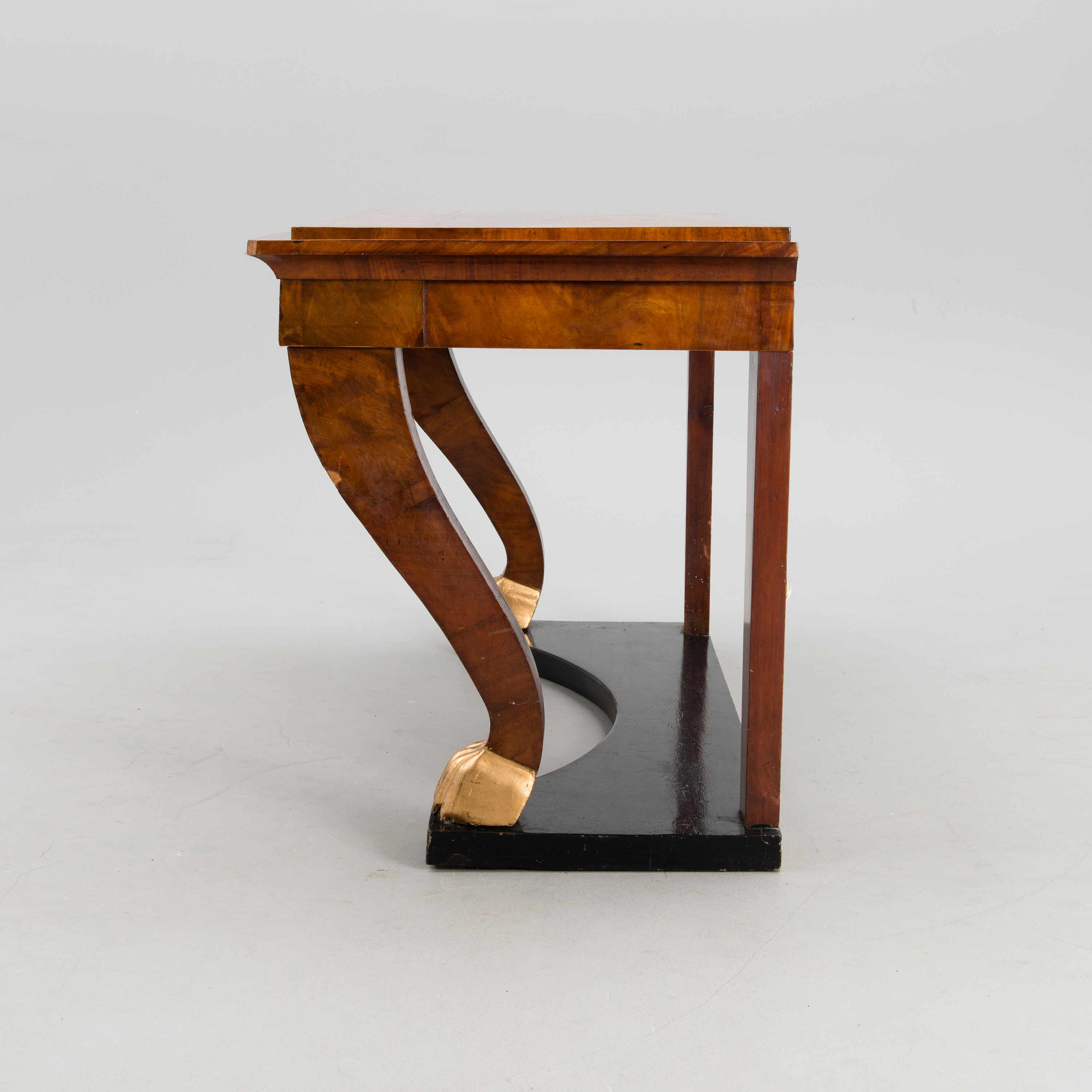 An early 19th century console table. - Bukowskis