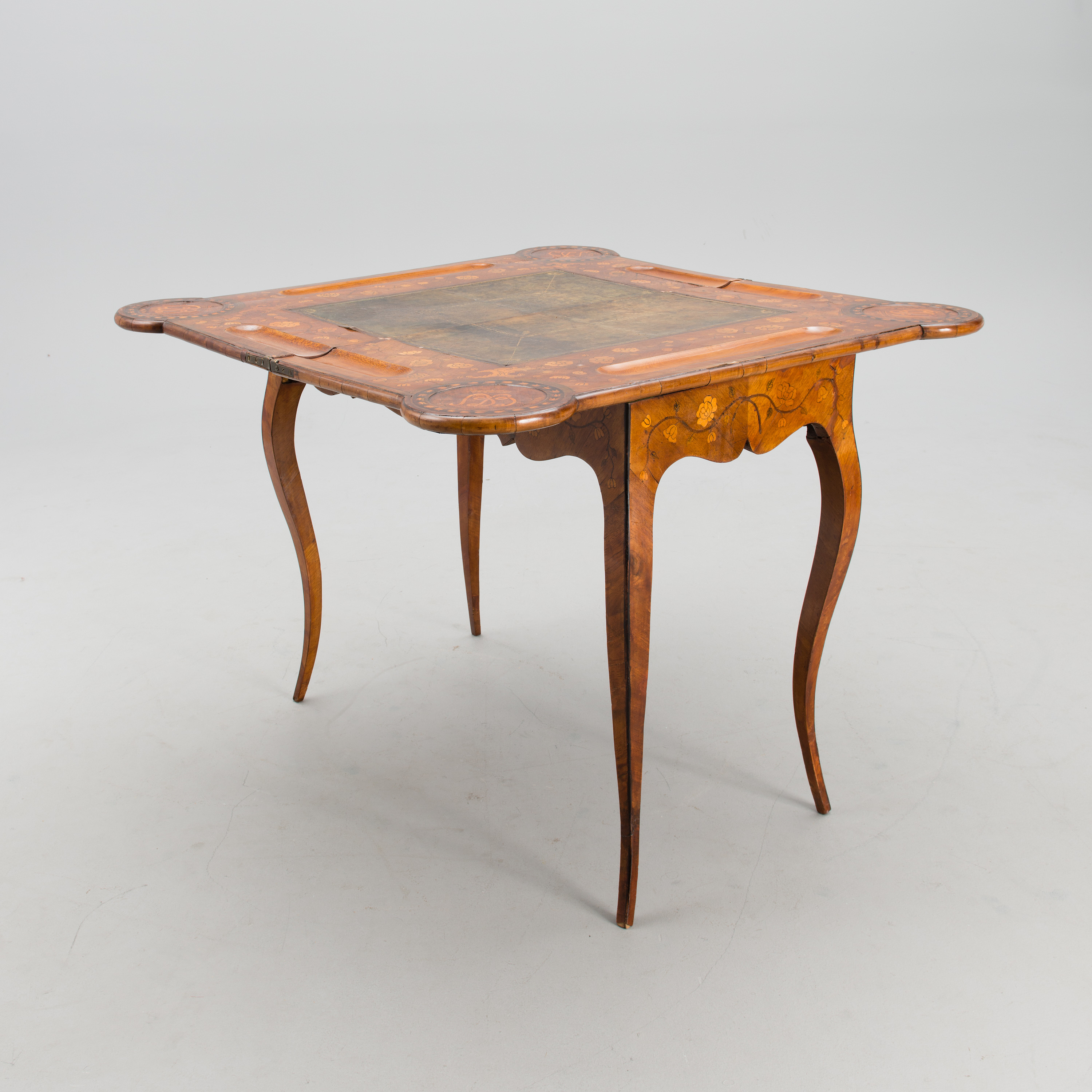 A RUSSIAN CARD TABLE, rococo middle of the 18th century. - Bukowskis