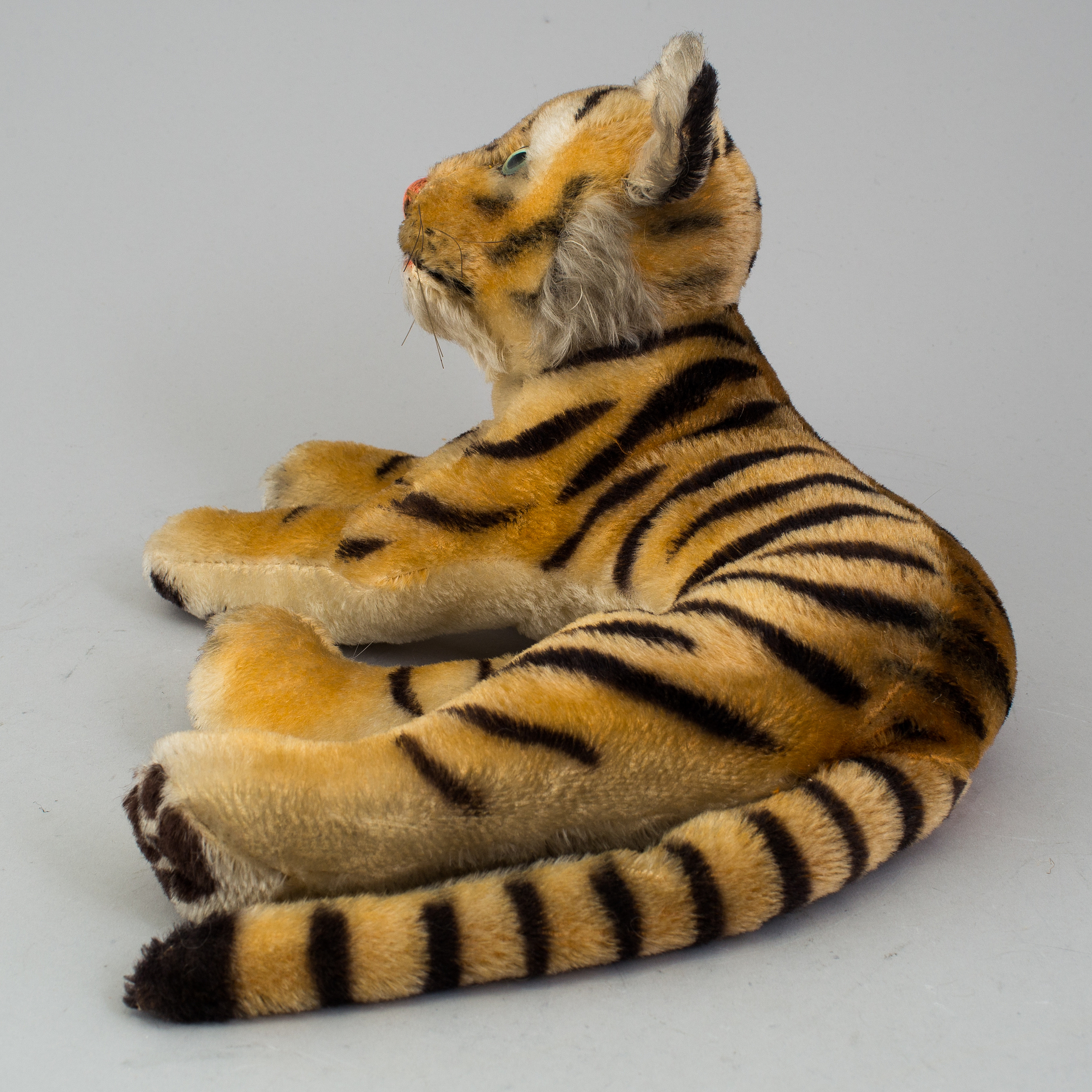 A 1950s Steiff "Bengal" stuffed toy tiger. - Bukowskis