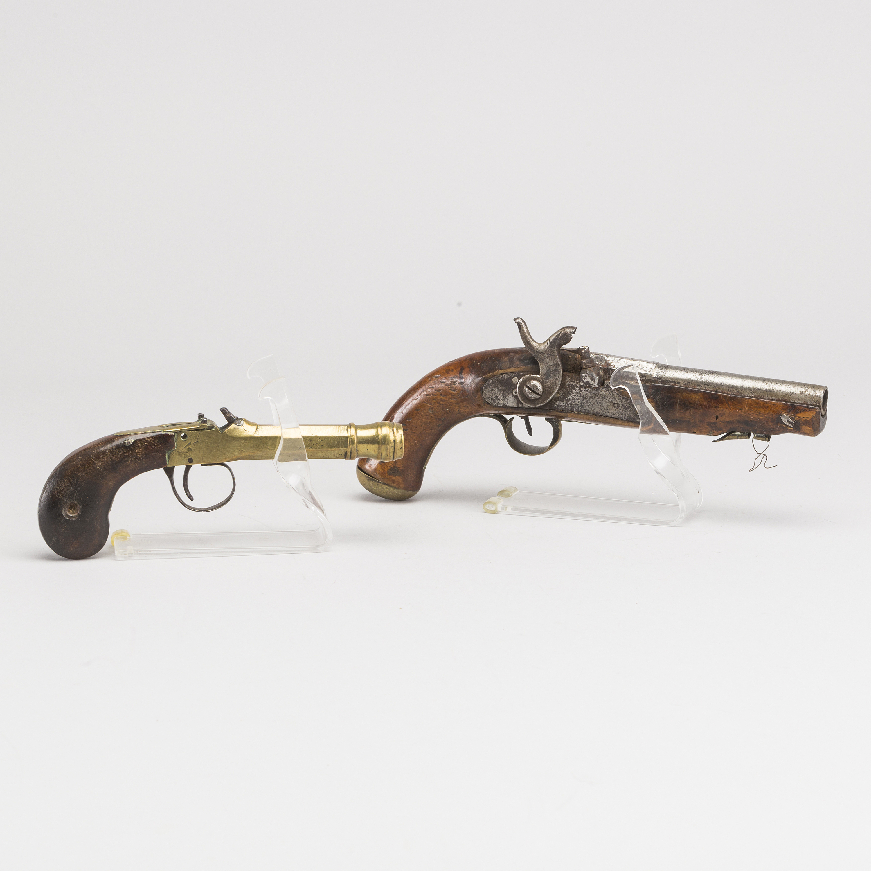 A SET OF 2 PERCUSSION LOCK PISTOLS. - Bukowskis