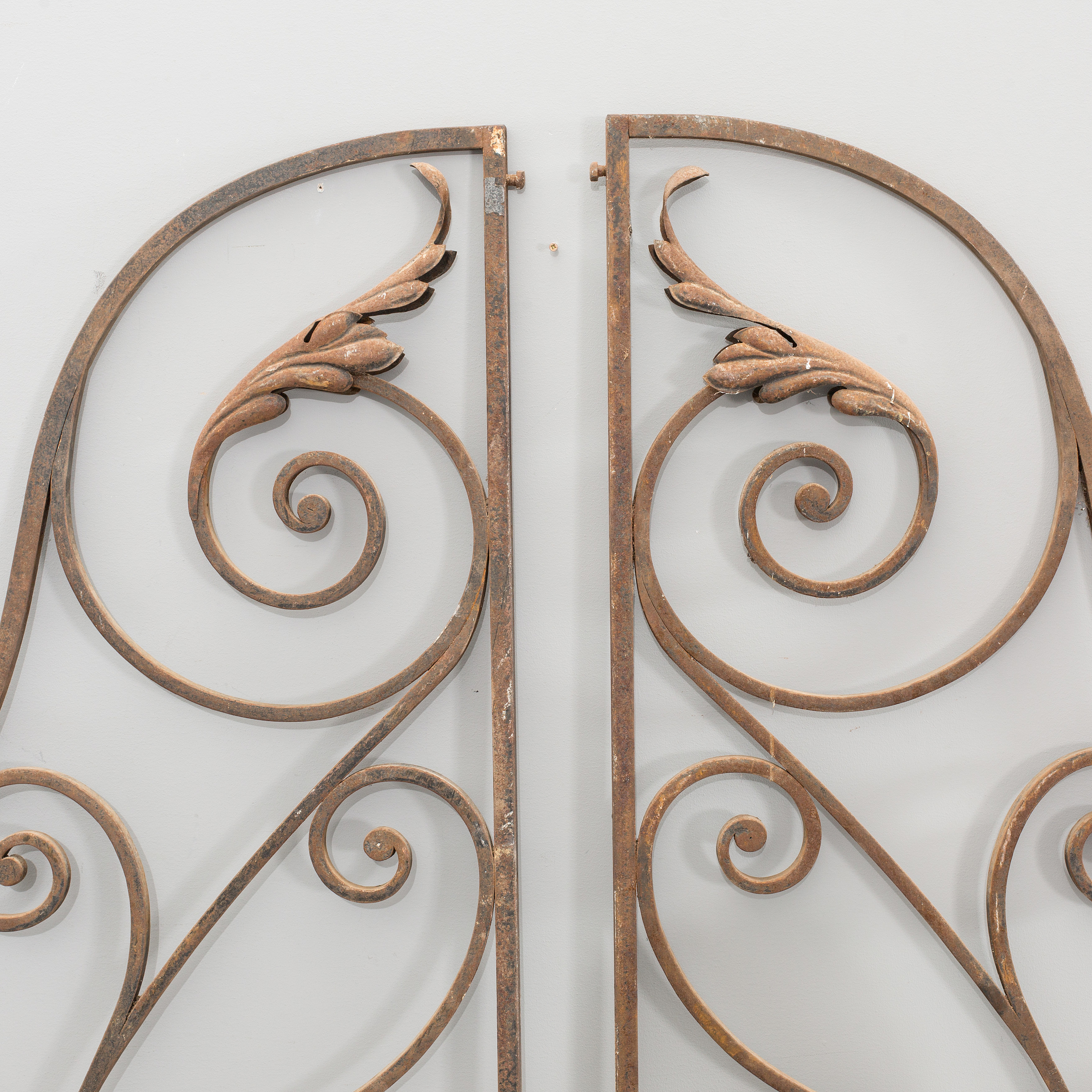 KONSOLER, ett par, smidesjärn Frankrike. - Bukowskis