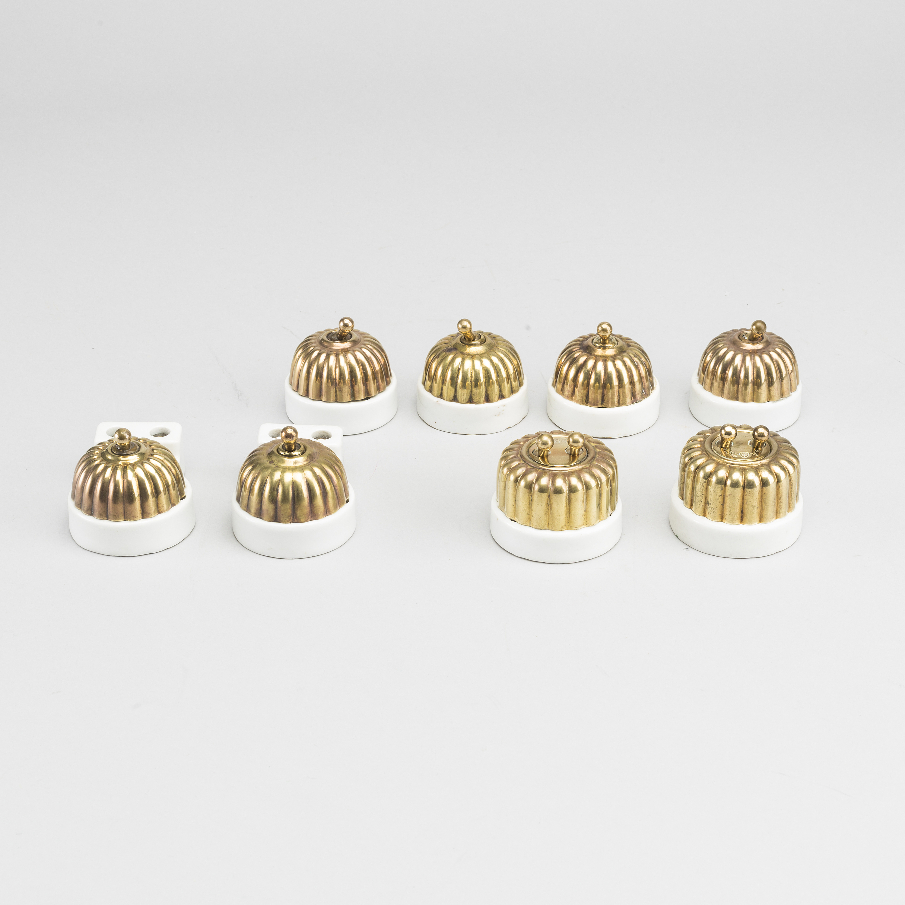 4+2+2 DANISH SWITCHES. - Bukowskis