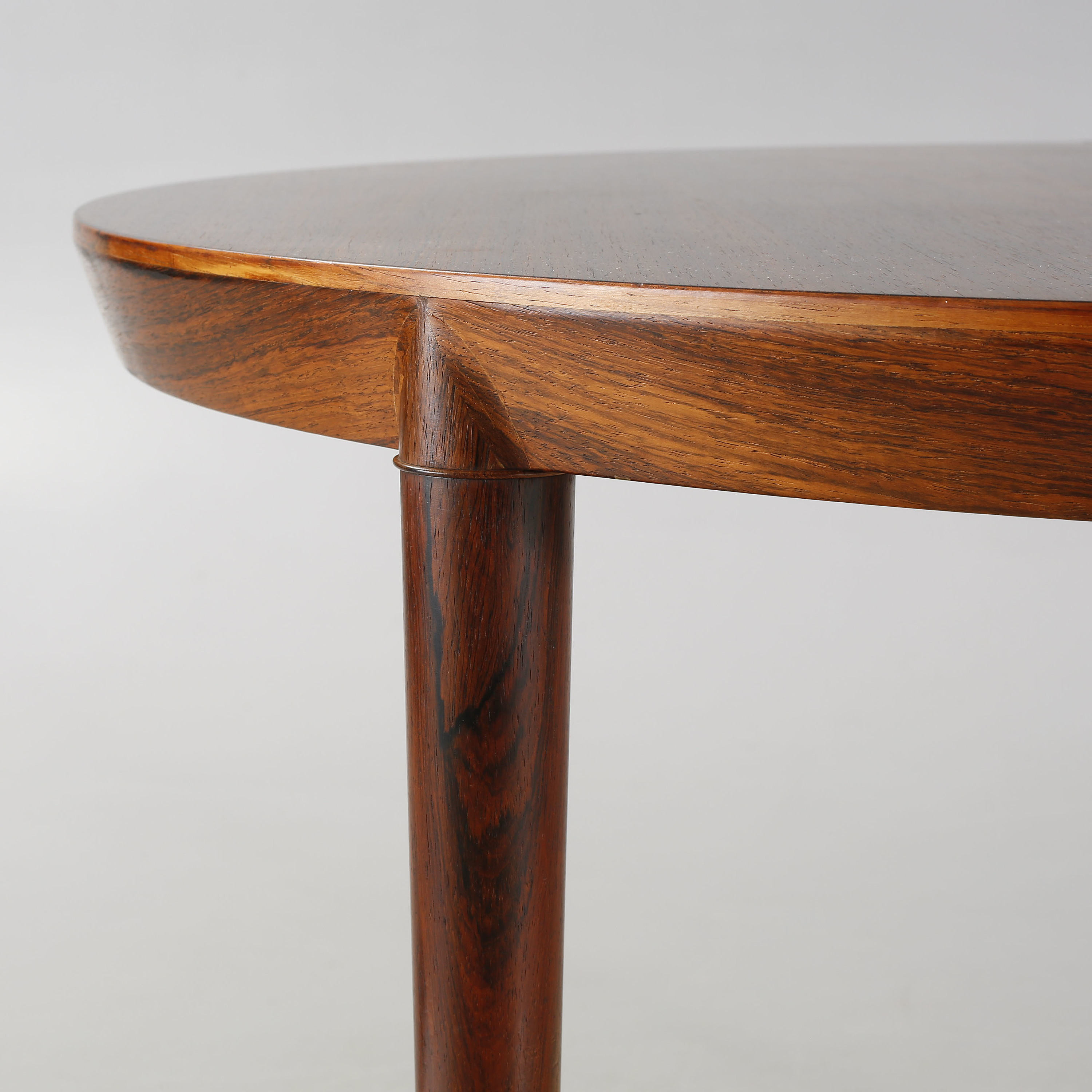 BORD, Severin Hansen, Haslev, Danmark 1960-tal. CITES-intyg. - Bukowskis