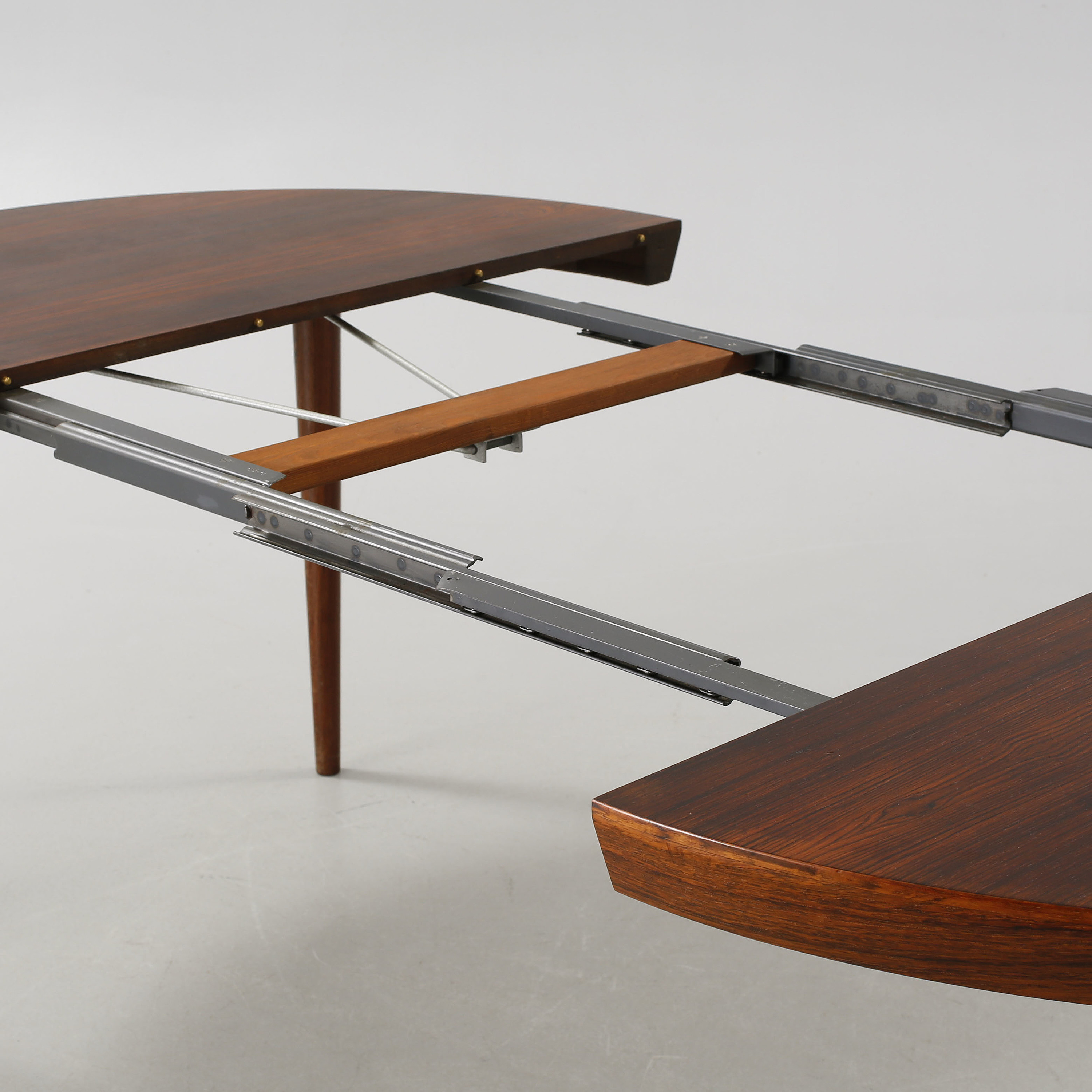 BORD, Severin Hansen, Haslev, Danmark 1960-tal. CITES-intyg. - Bukowskis