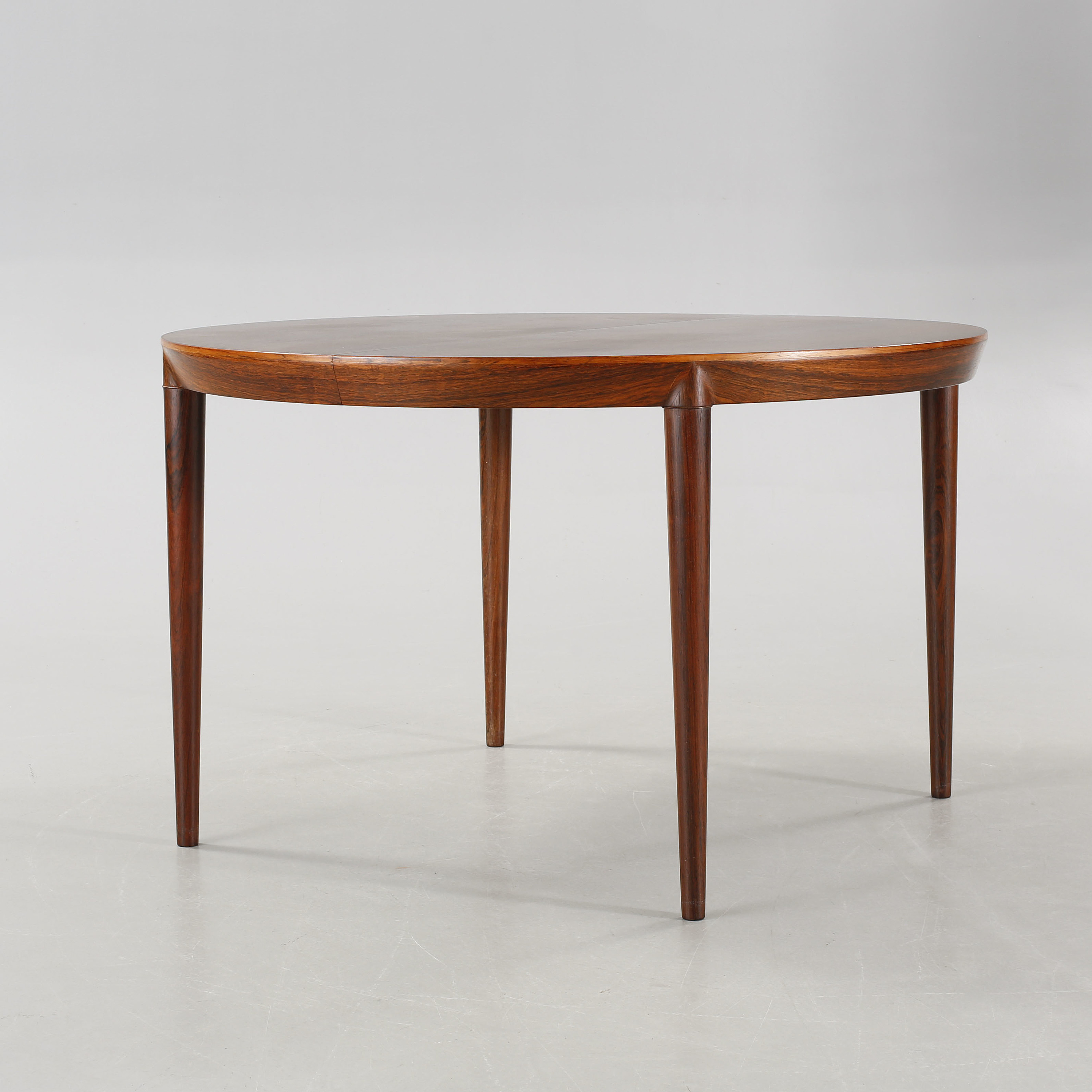 BORD, Severin Hansen, Haslev, Danmark 1960-tal. CITES-intyg. - Bukowskis