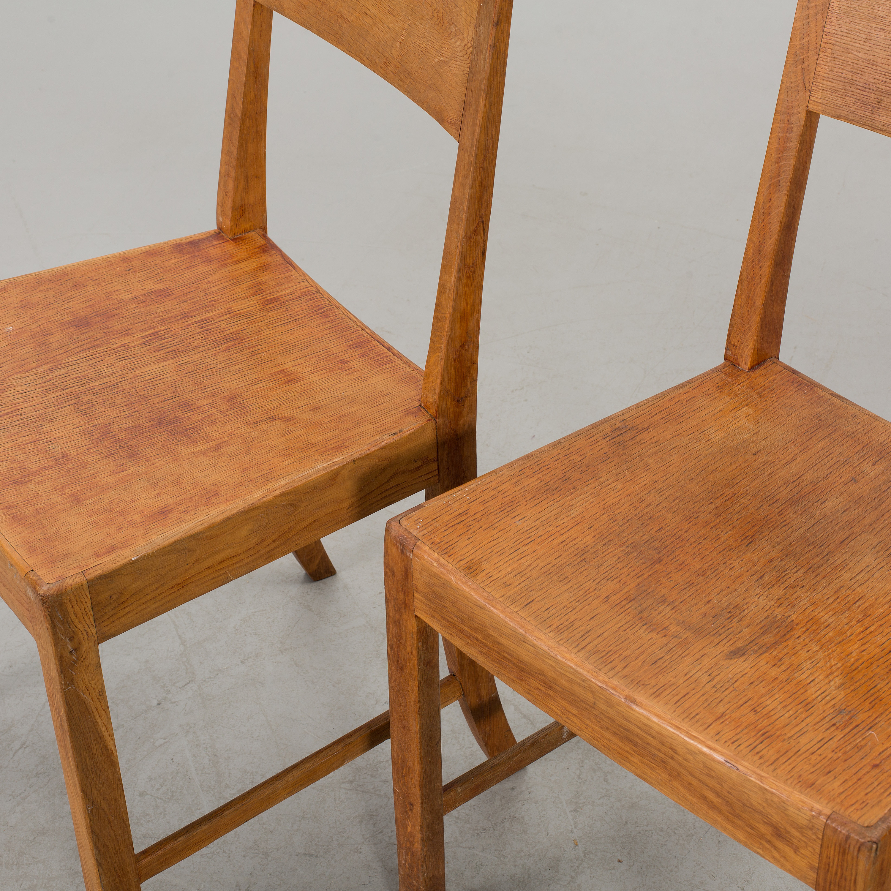 FOUR EARLY 20TH CENTURY CHAIRS. - Bukowskis