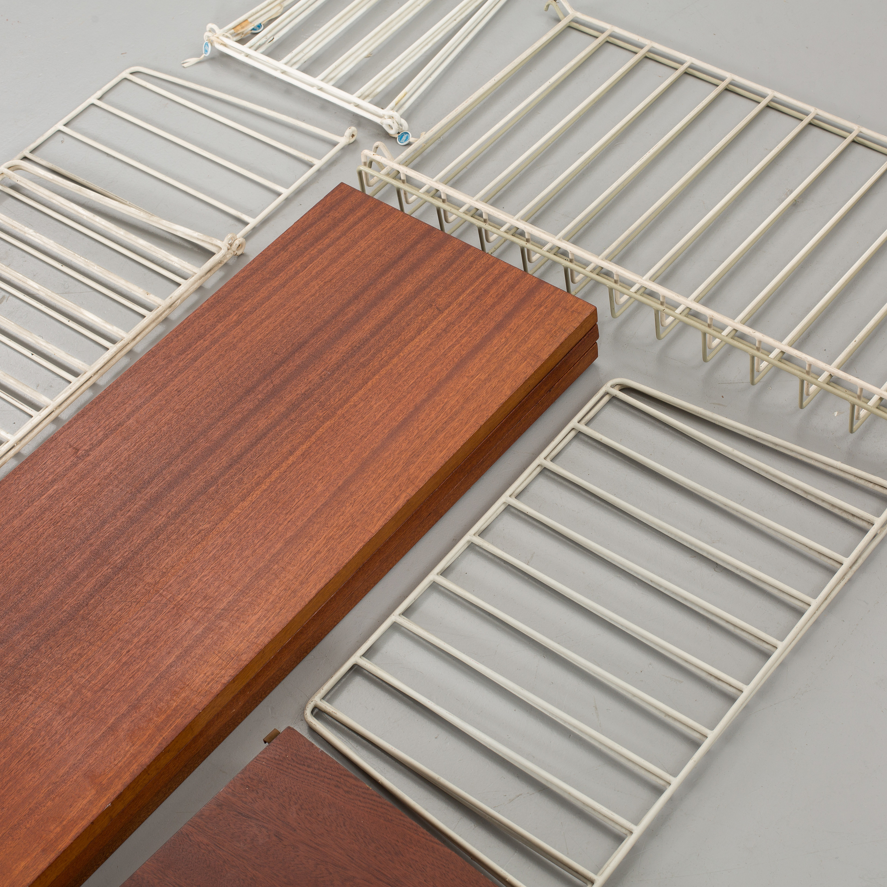 "STRING" WALL SHELF. - Bukowskis