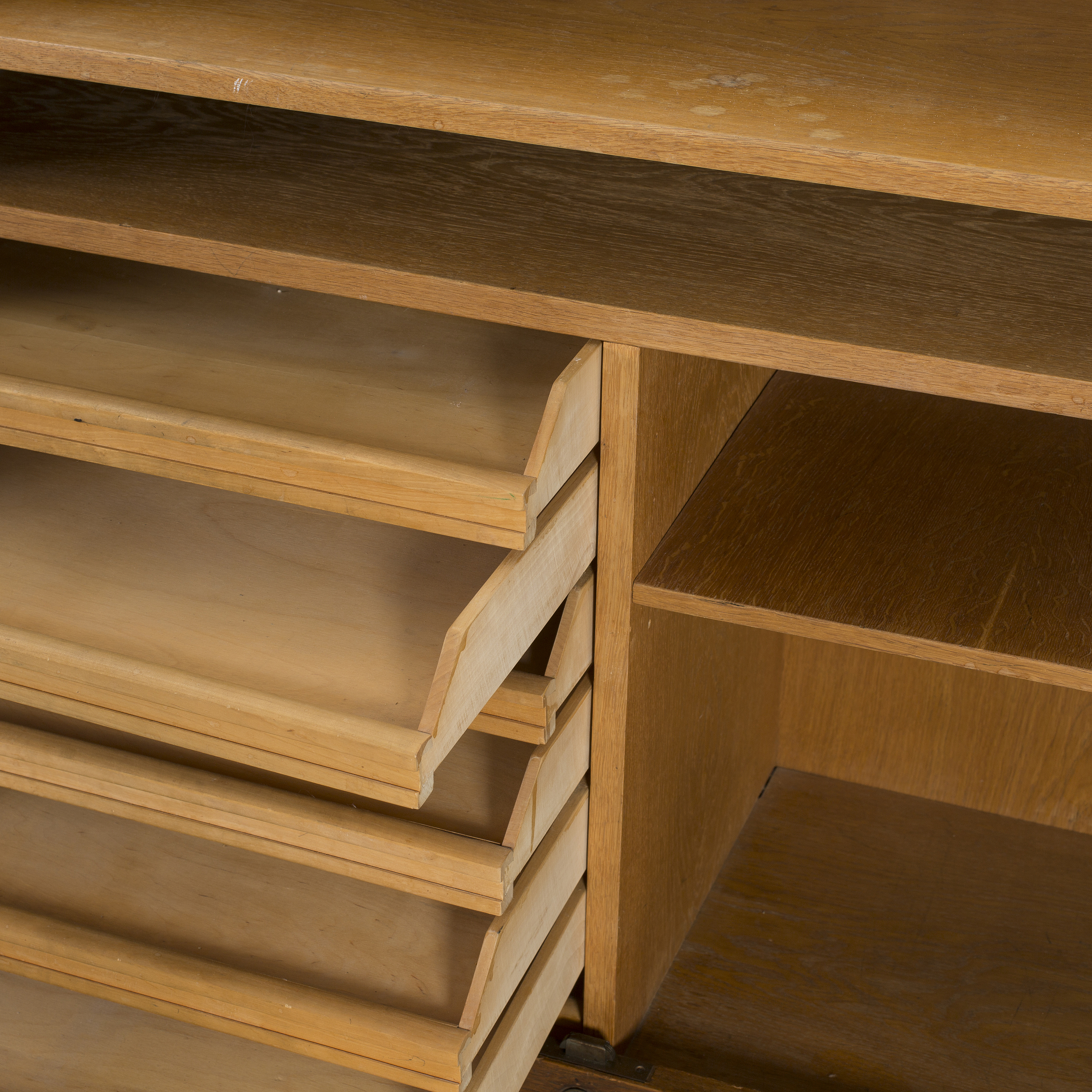 An archives cupboard/desk, first half of the 20th century. - Bukowskis